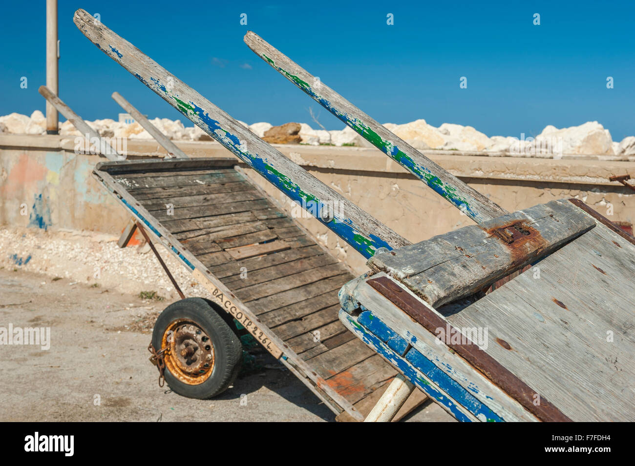 Market barrows hi-res stock photography and images - Alamy
