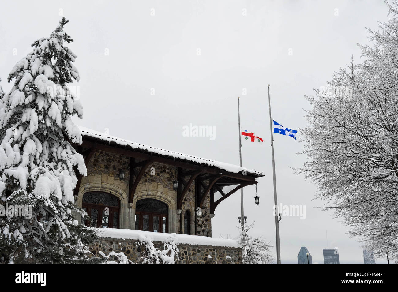 Montreal downtown in snow Mont Royal balcony Stock Photo - Alamy