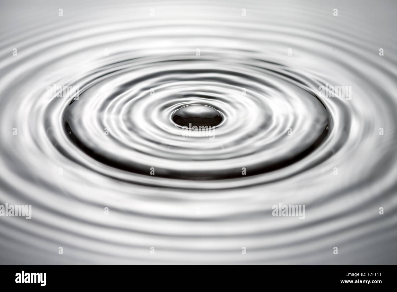 Water drip drips wet splash liquid hi-res stock photography and images ...