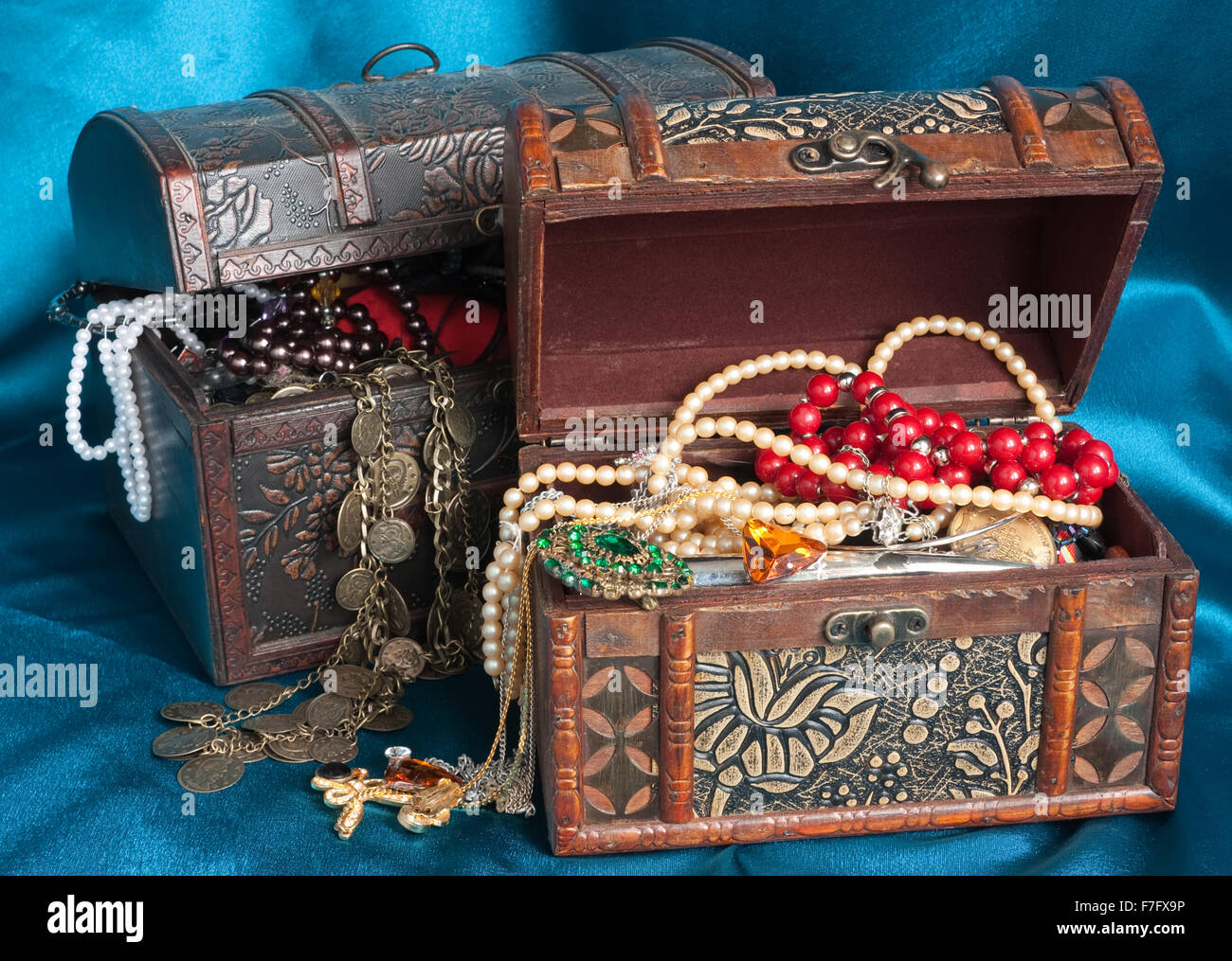 Two valuables hi-res stock photography and images - Alamy