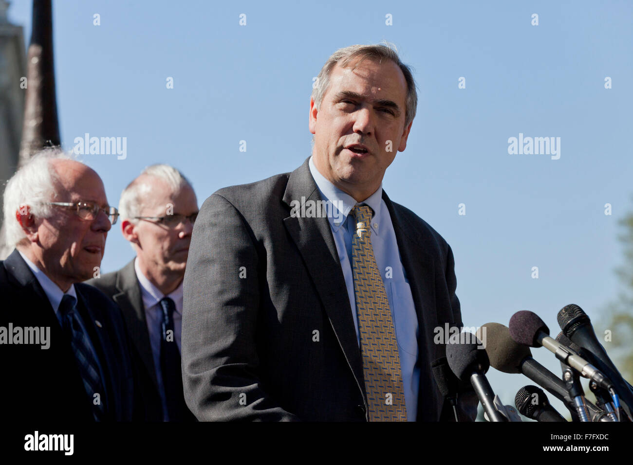 US Senator Jeff Merkley speaking at "Keep It In The Ground" rally ...