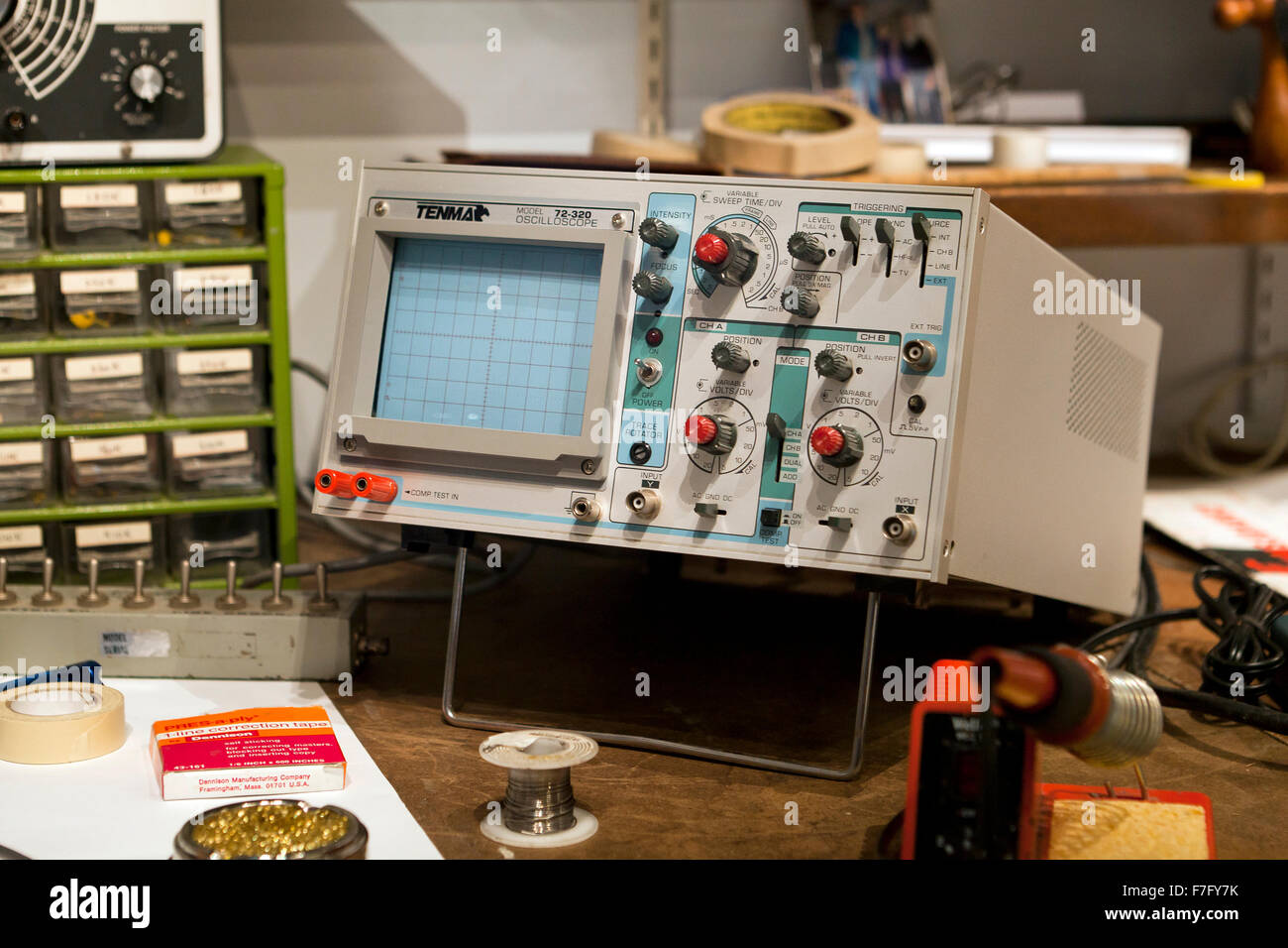 Oscilloscope hi-res stock photography and images - Alamy