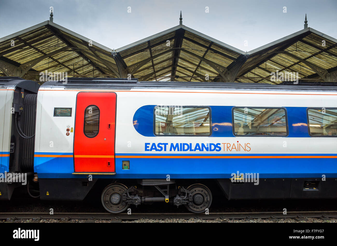East Midlands train, stationary at Kettering station Stock Photo - Alamy
