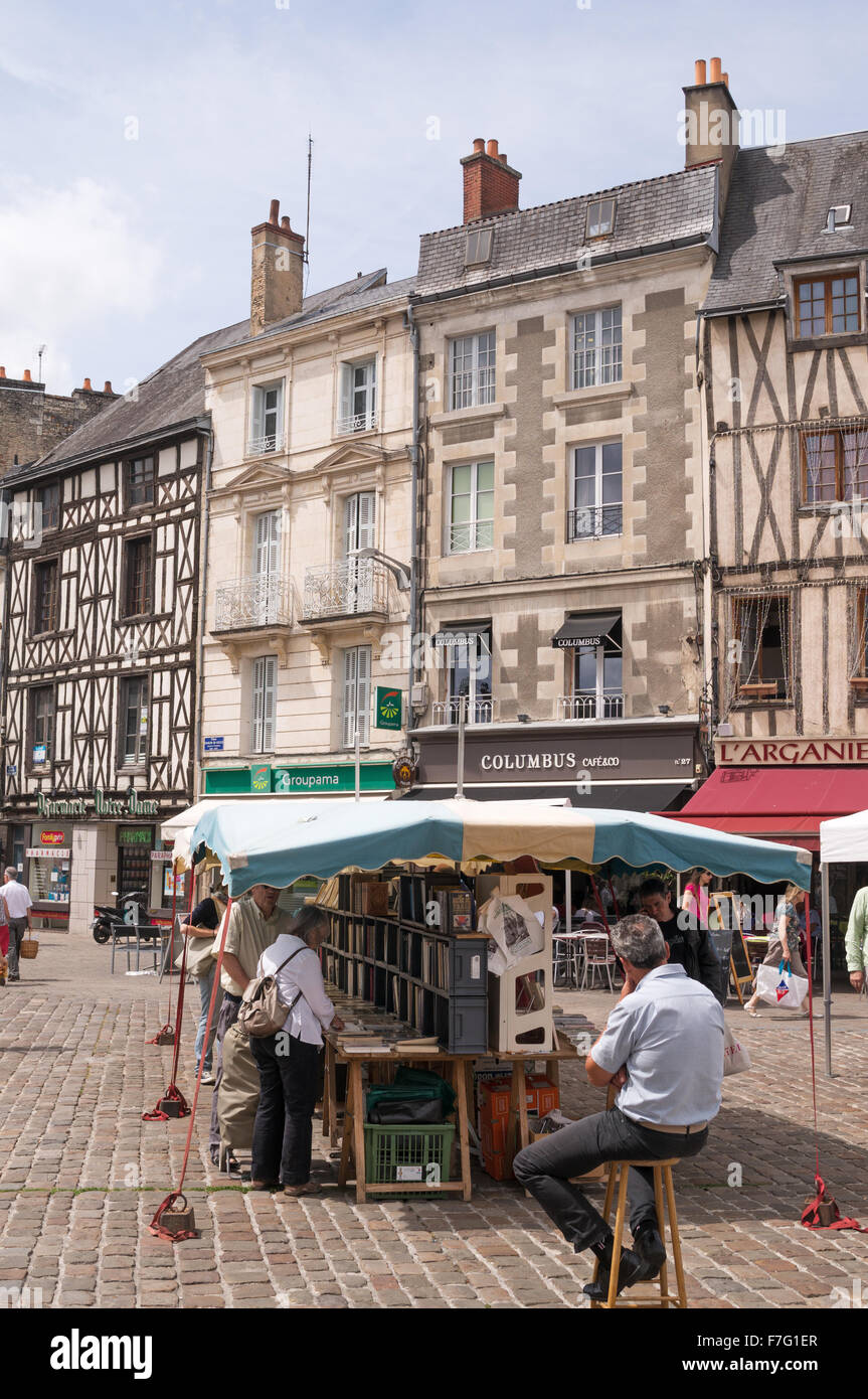 Market france poitiers hi-res stock photography and images - Alamy