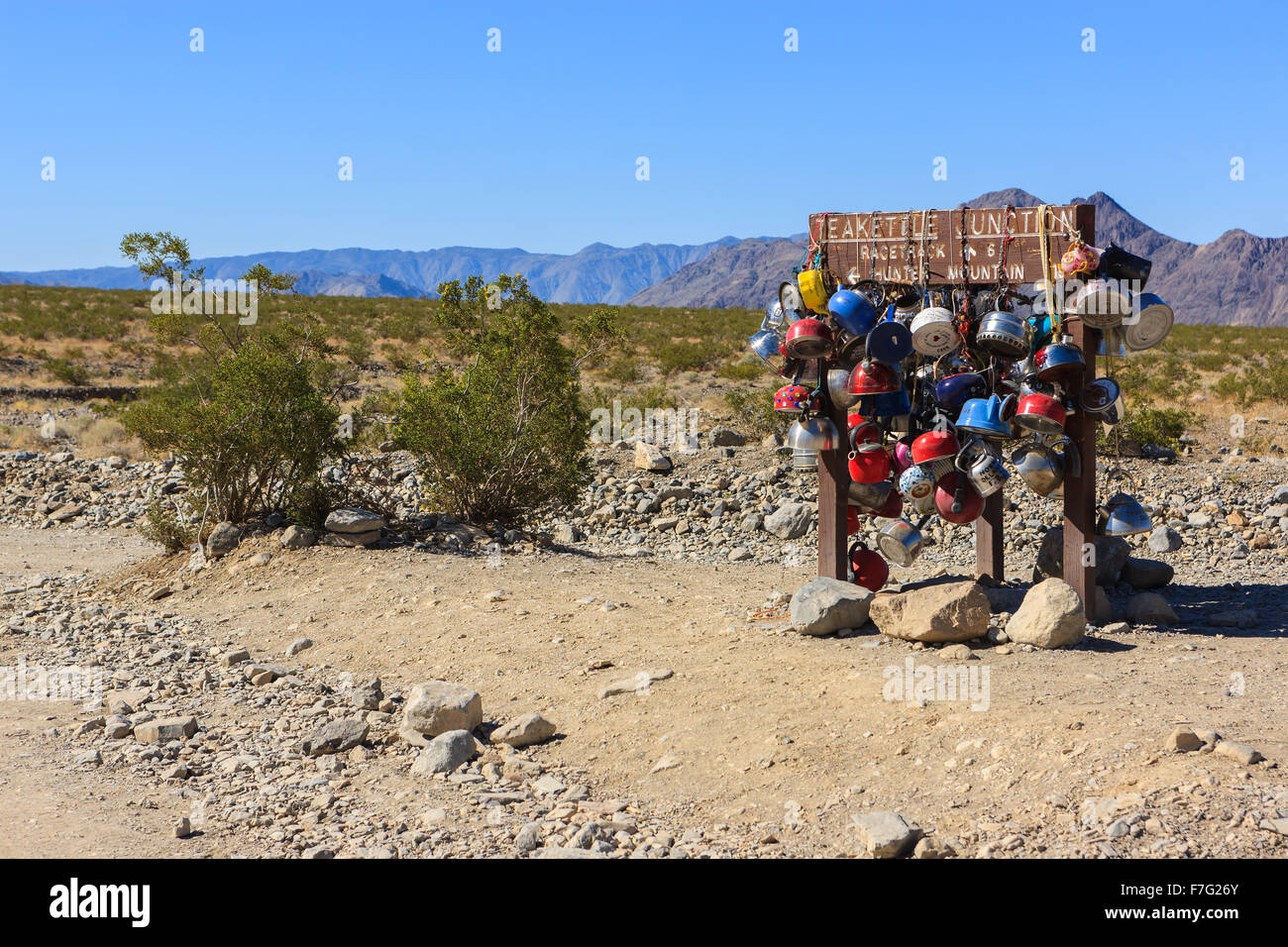 Tea kettle junction road sign in Death Valley N.P, California, USA ...