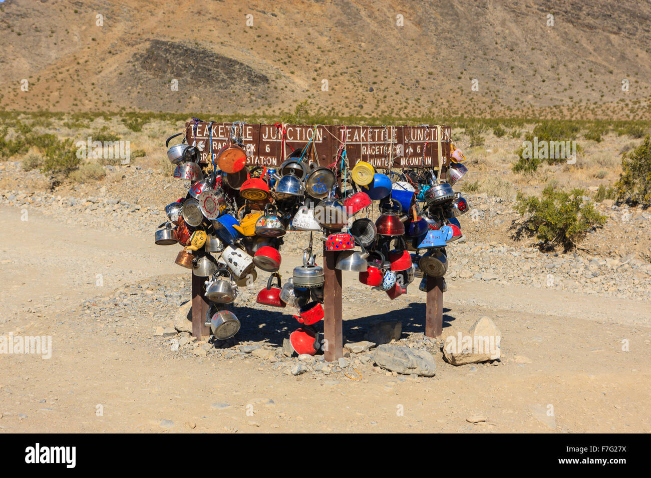 Tea kettle junction road sign in Death Valley N.P, California, USA ...