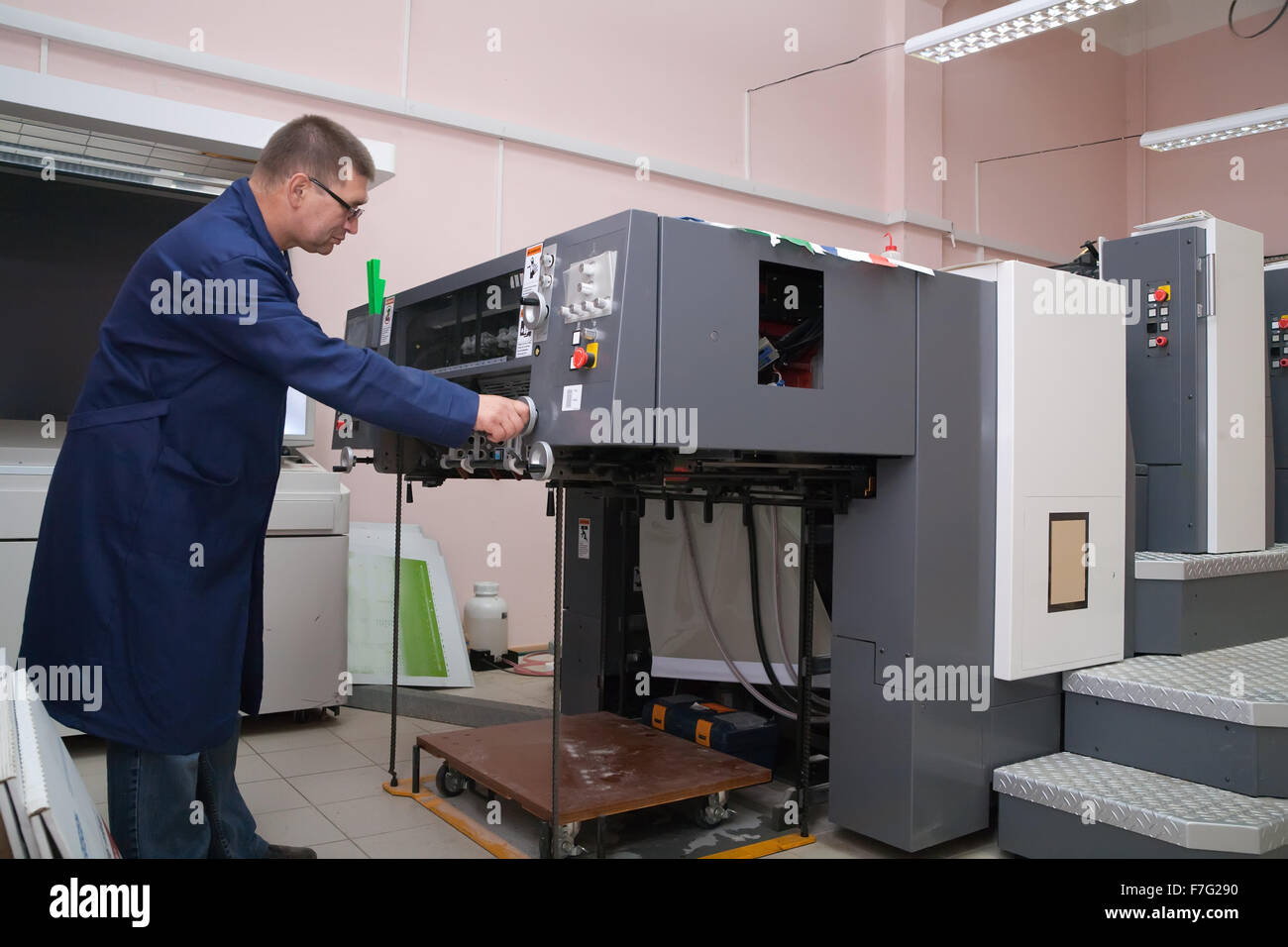 Printer working at his modern offset machine Stock Photo - Alamy