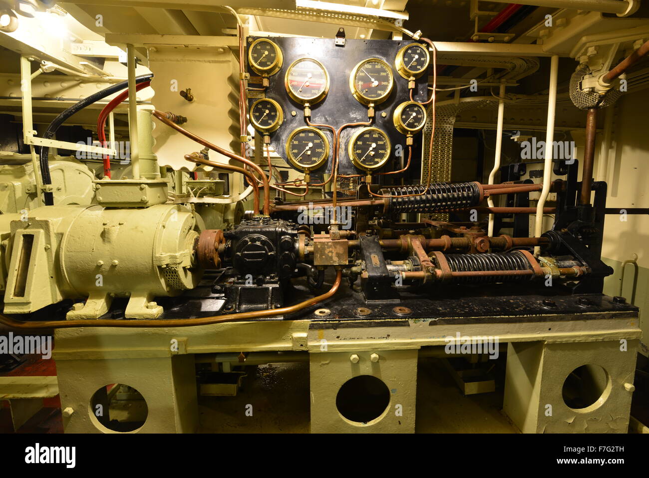 The engine room of the Queen Mary Liner Stock Photo - Alamy