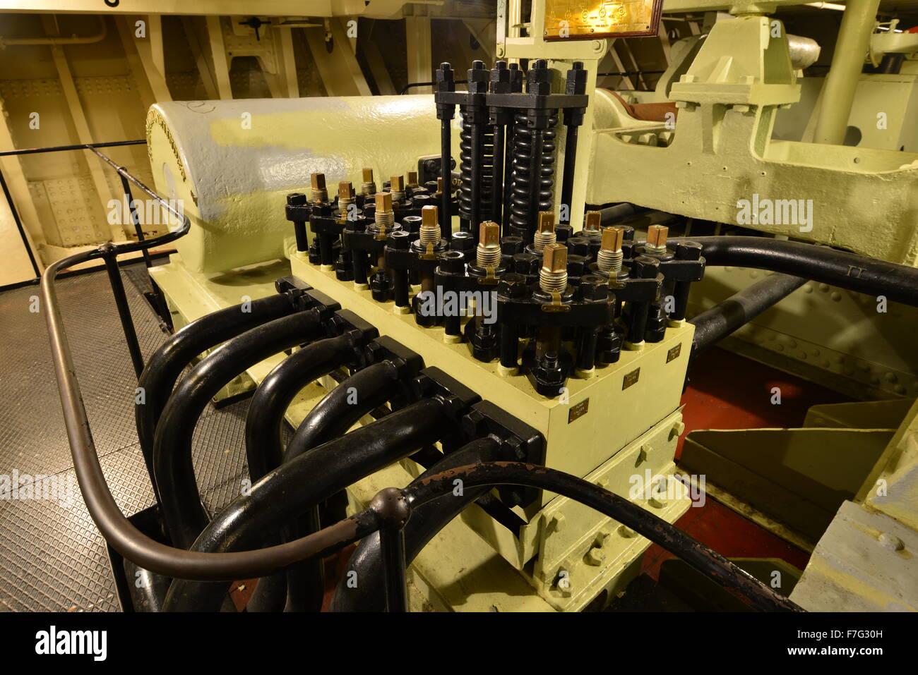 The engine room of the Queen Mary Liner Stock Photo - Alamy