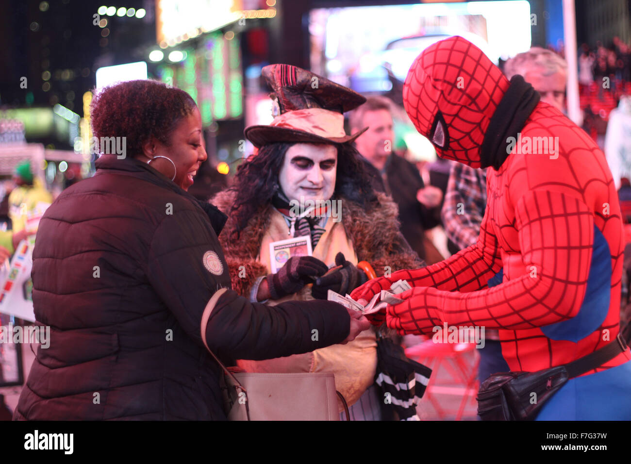 Costumed characters in times square hi-res stock photography and images ...
