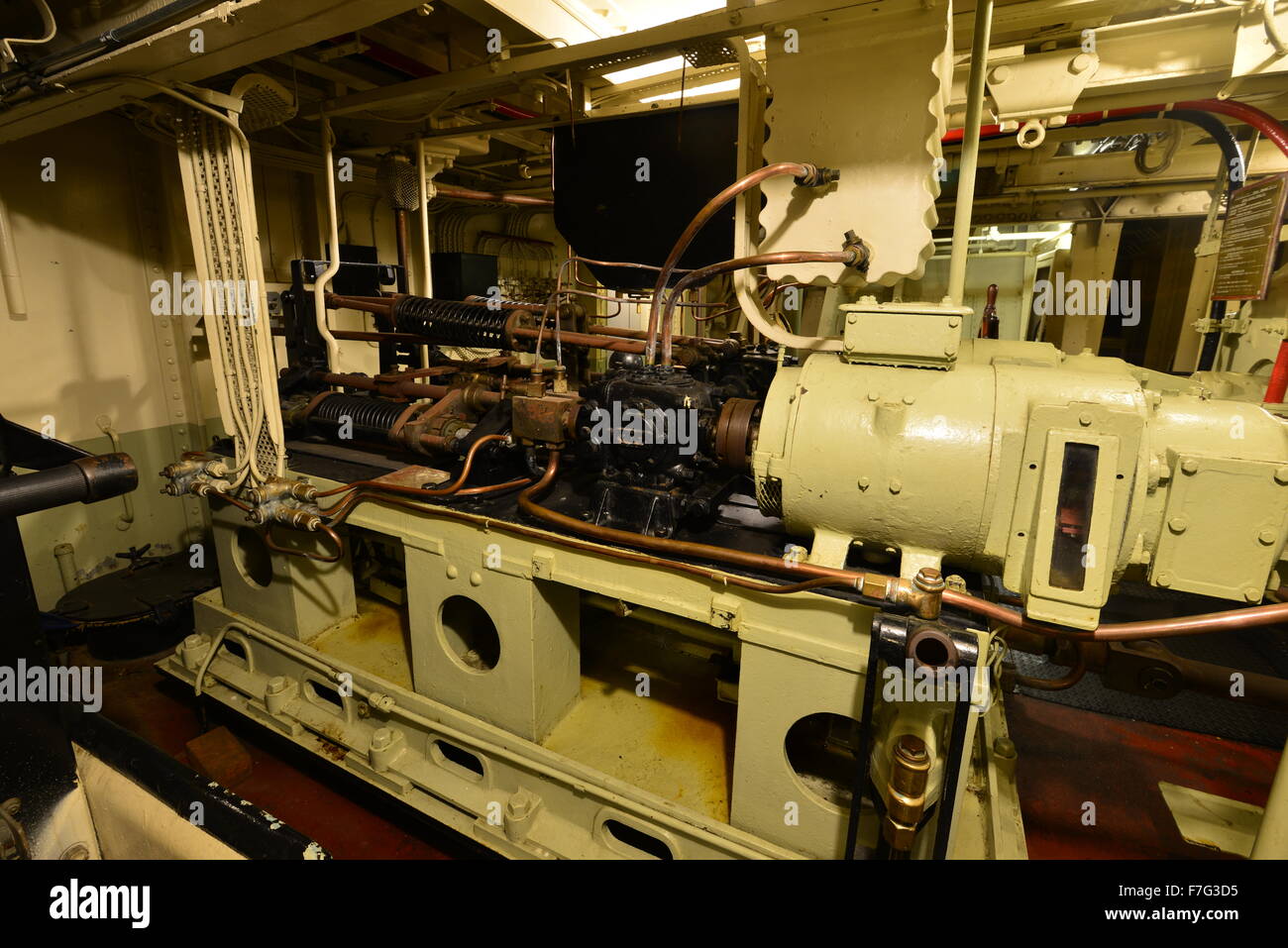 The engine room of the Queen Mary Liner Stock Photo - Alamy