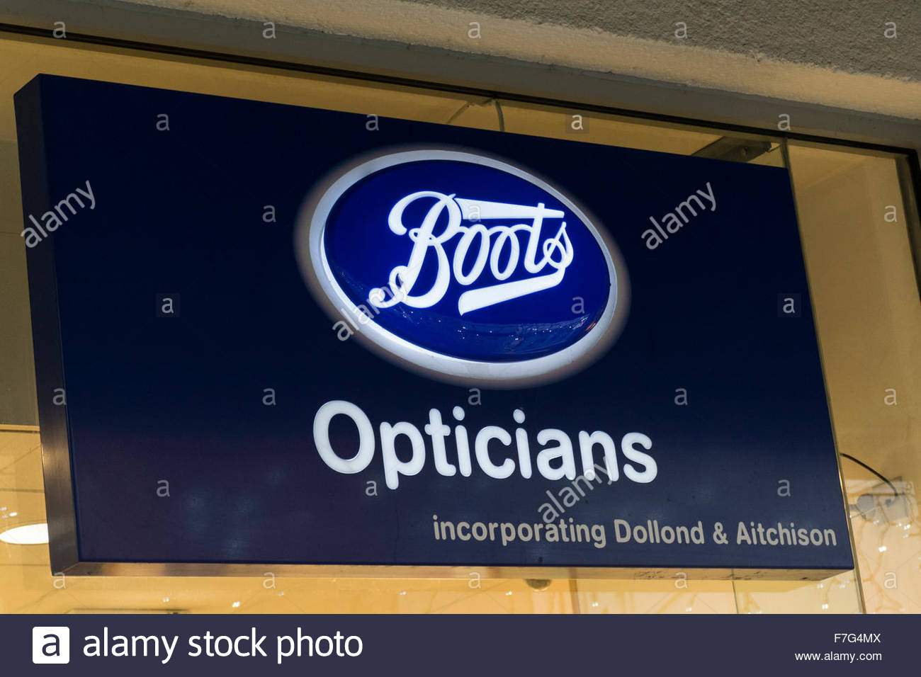 Boots Chemists Stock Photos & Boots Chemists Stock Images - Alamy