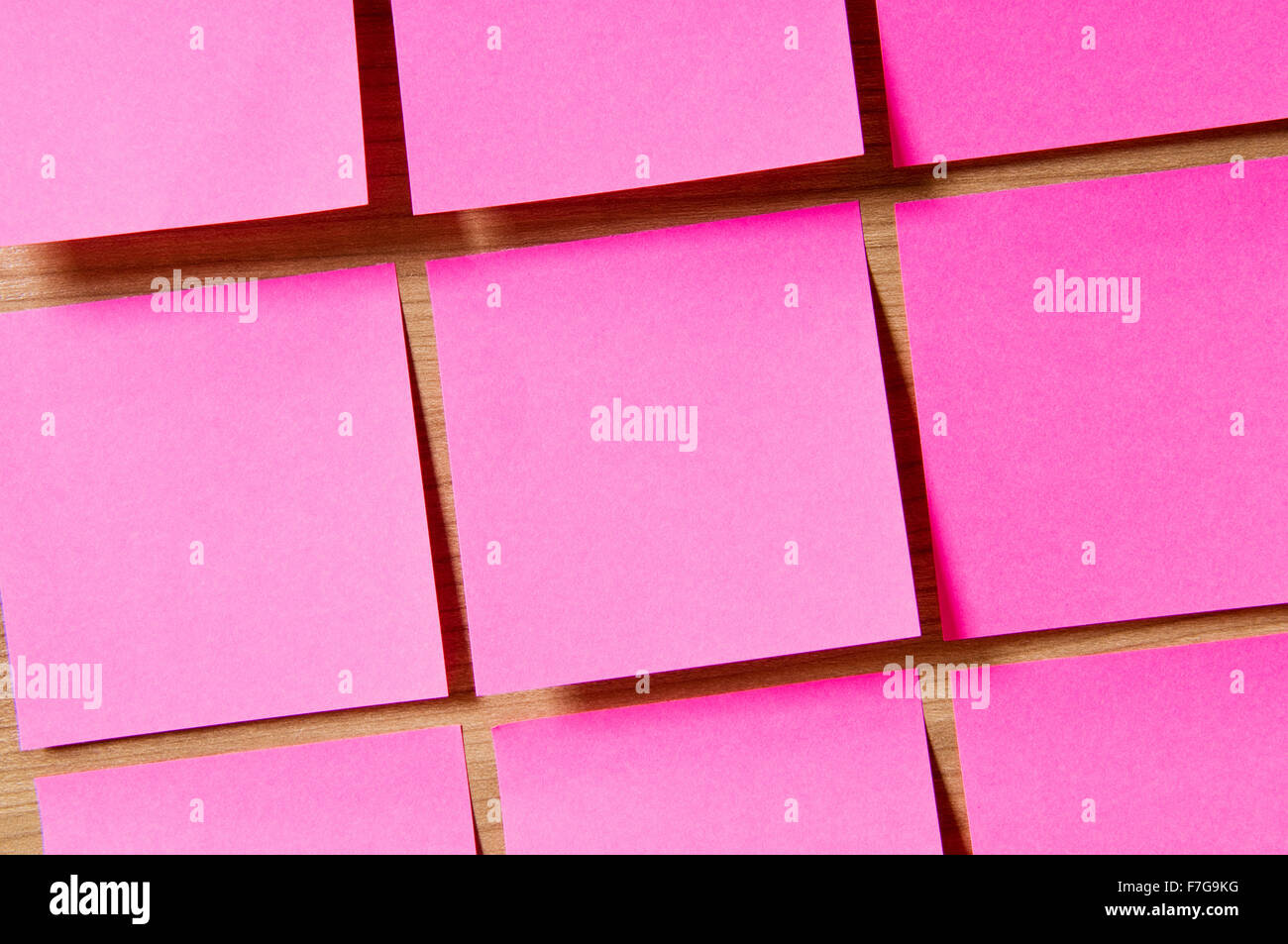 Many reminder notes on the wooden background Stock Photo - Alamy