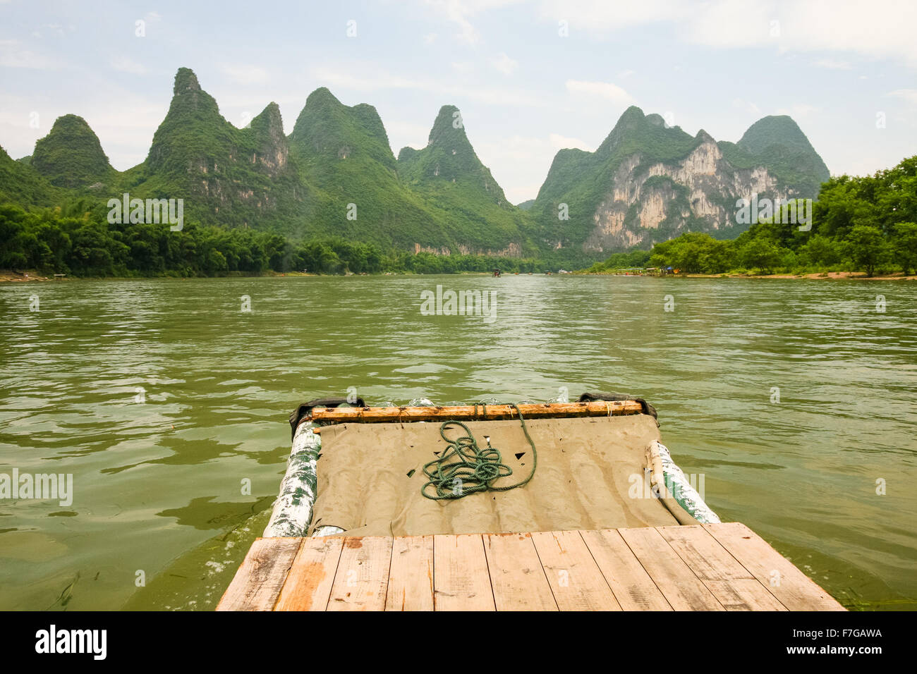 Bamboo raft china transport hi-res stock photography and images - Alamy