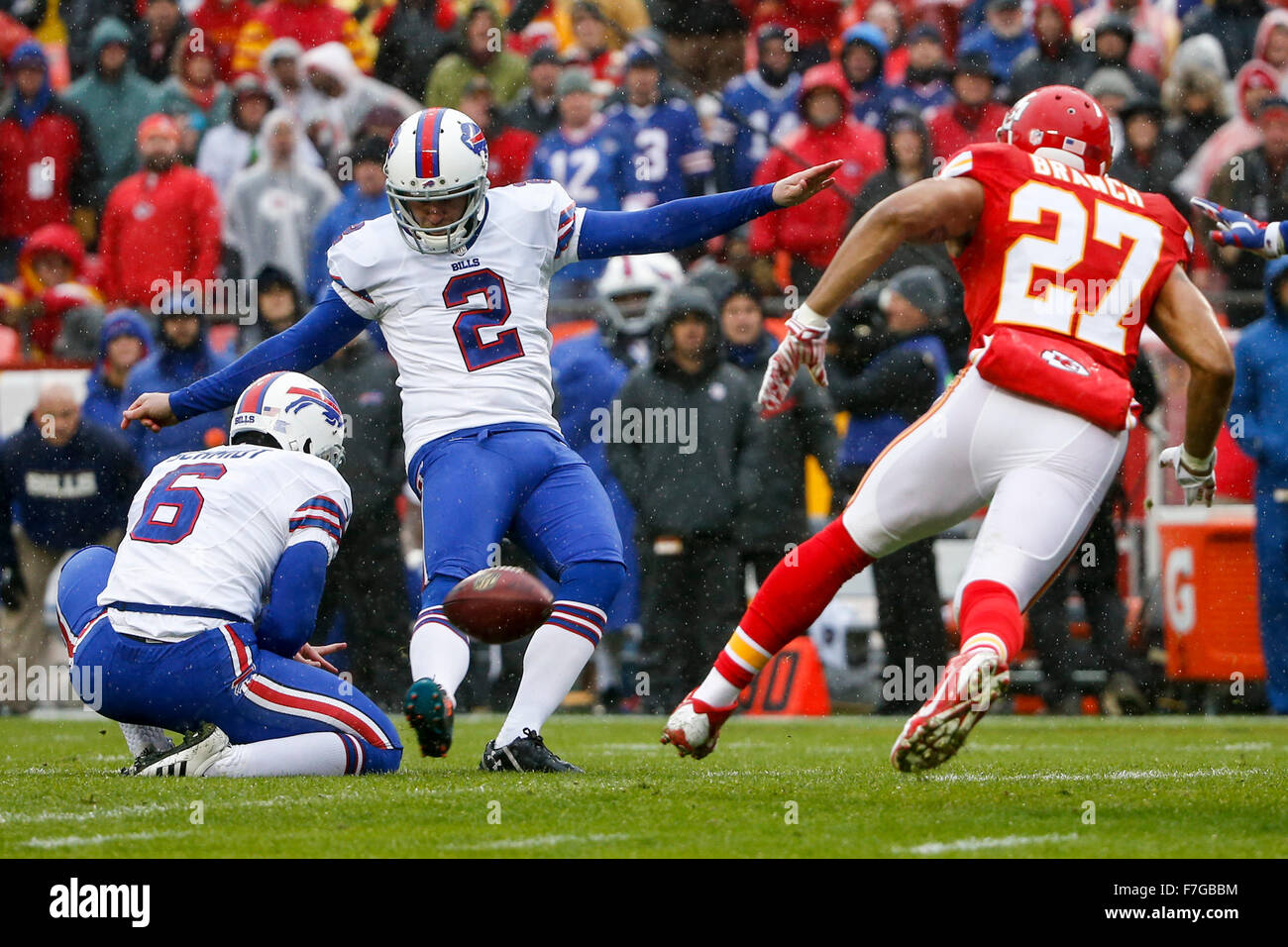 November 29, 2015: Buffalo Bills kicker Dan Carpenter (2) kicks a field ...