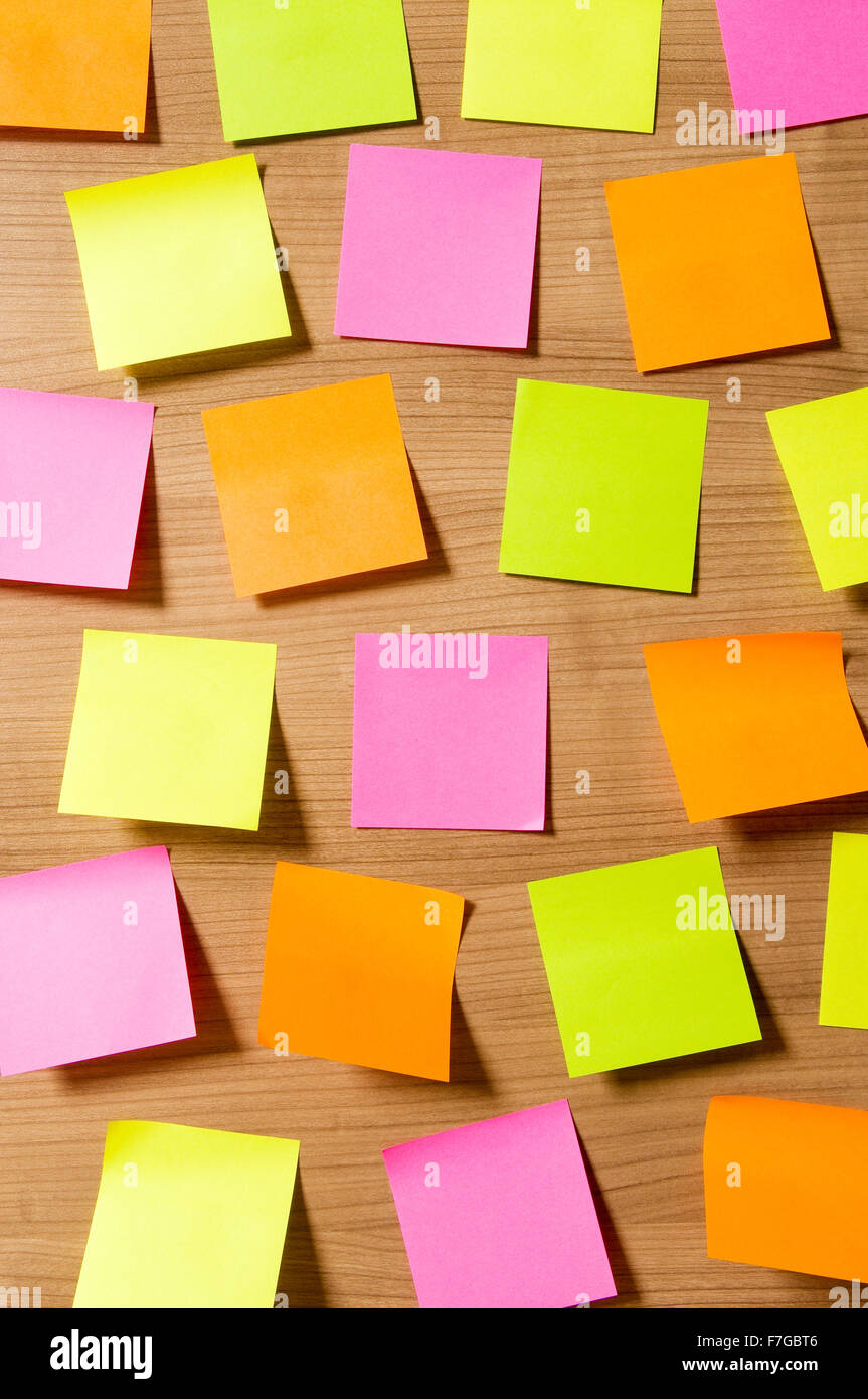 Many reminder notes on the wooden background Stock Photo - Alamy