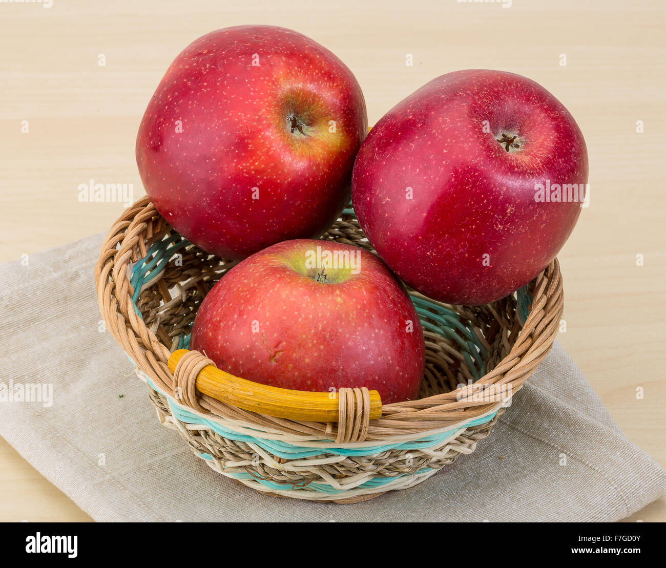 Bright fresh Red apples on the wood background Stock Photo - Alamy