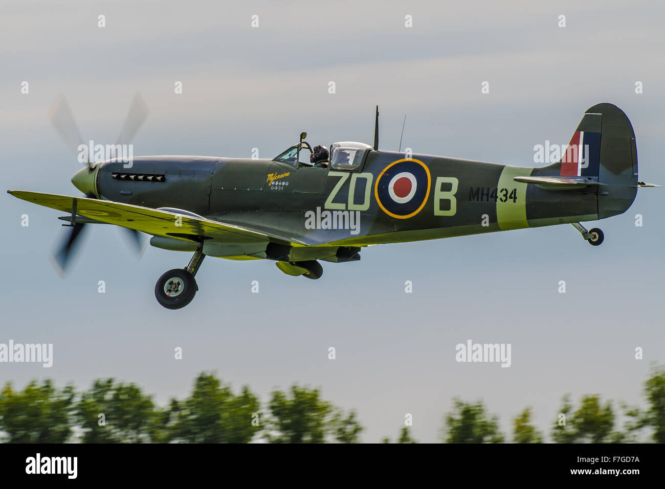 Spitfire LF Mk.IXb MH434 (G-ASJV). Owned and operated by The Old Flying ...