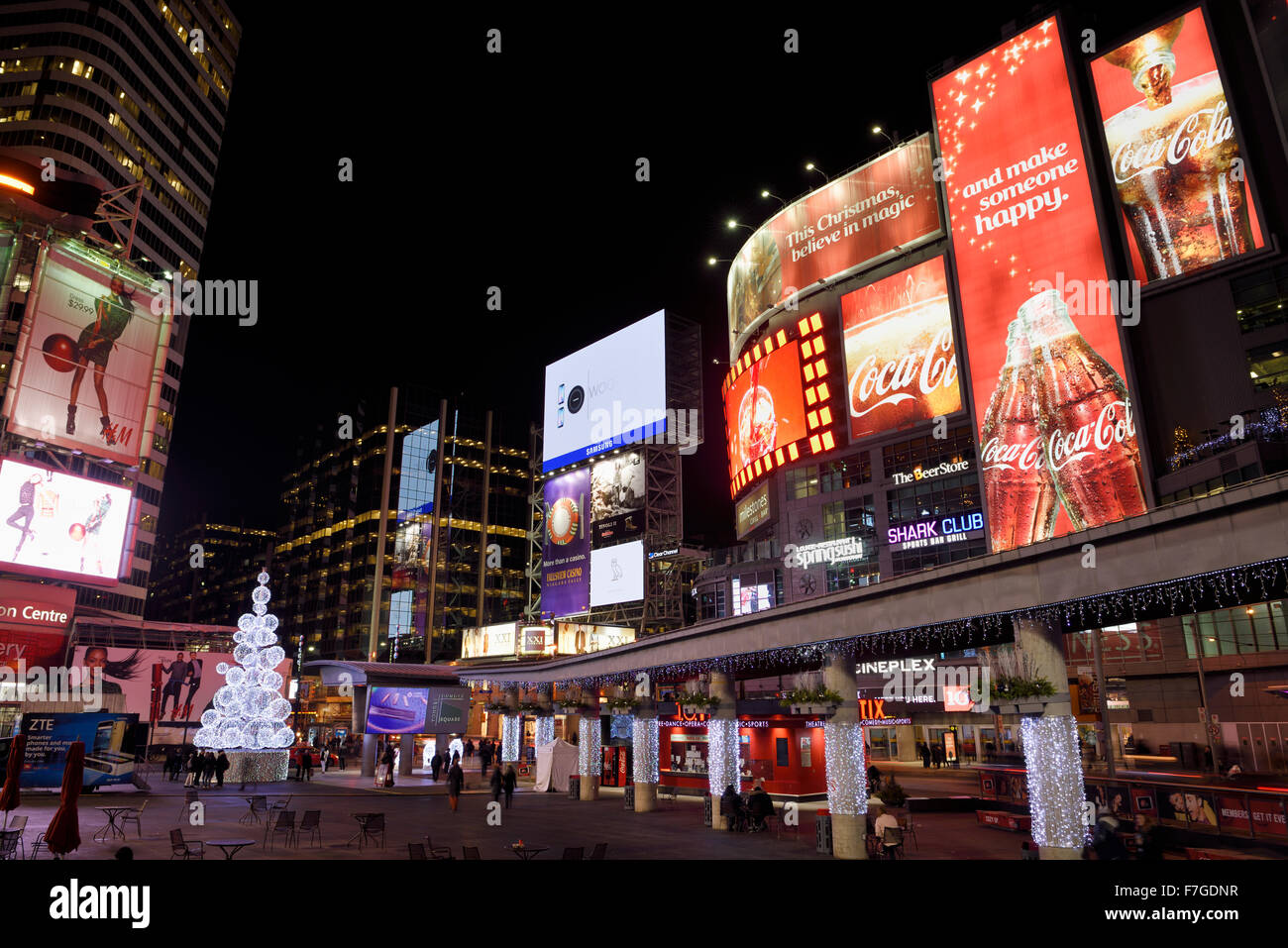Dundas square toronto night hi-res stock photography and images - Alamy
