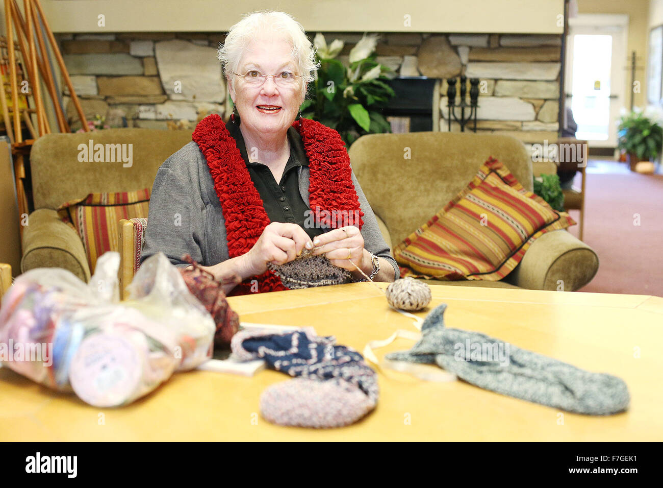 Napa, CA, USA. 28th Nov, 2015. Susan Blake knits in the club house at ...