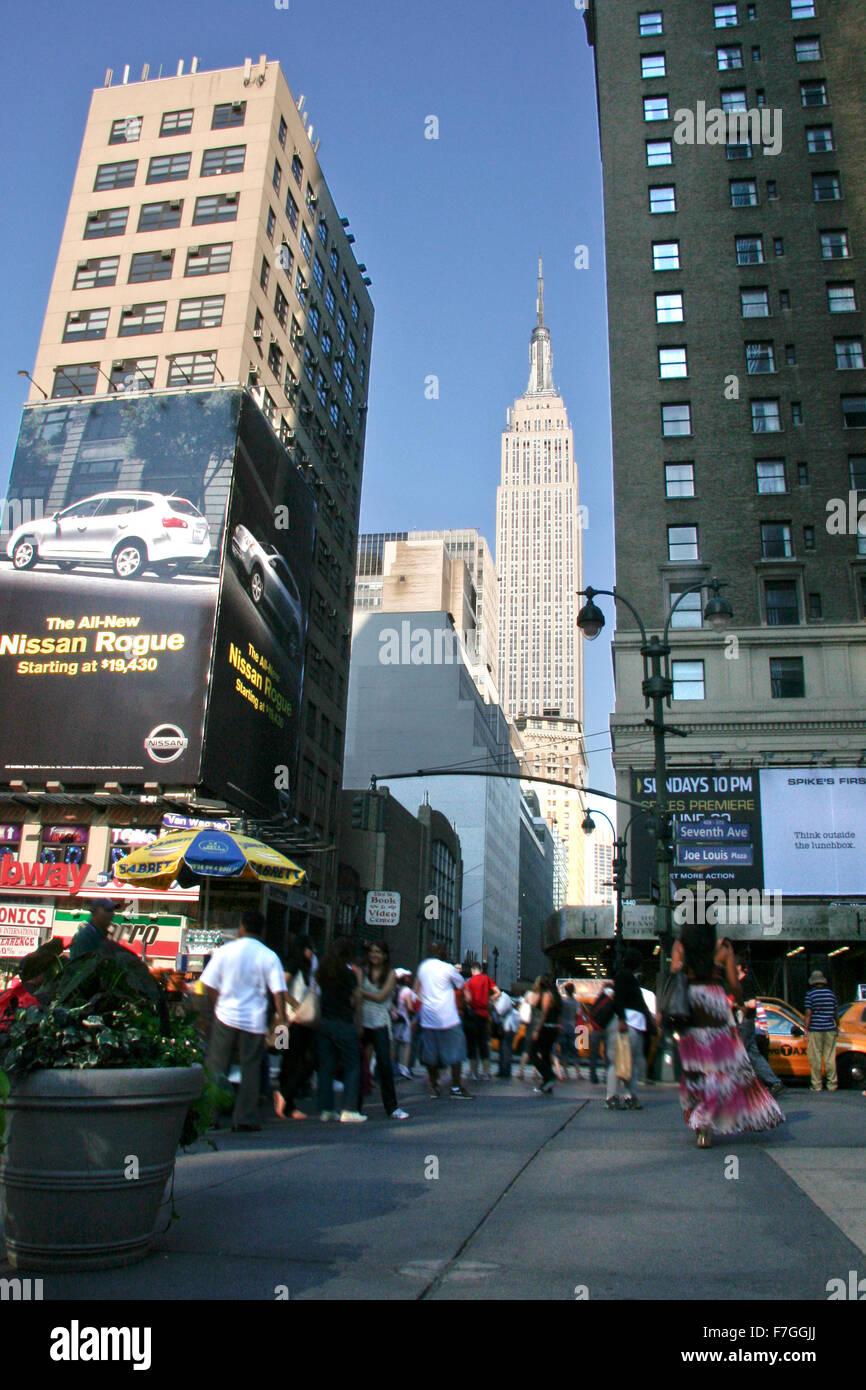 NEW YORK CITY - JUN 22: The Empire State Building on June 22, 2008 in ...