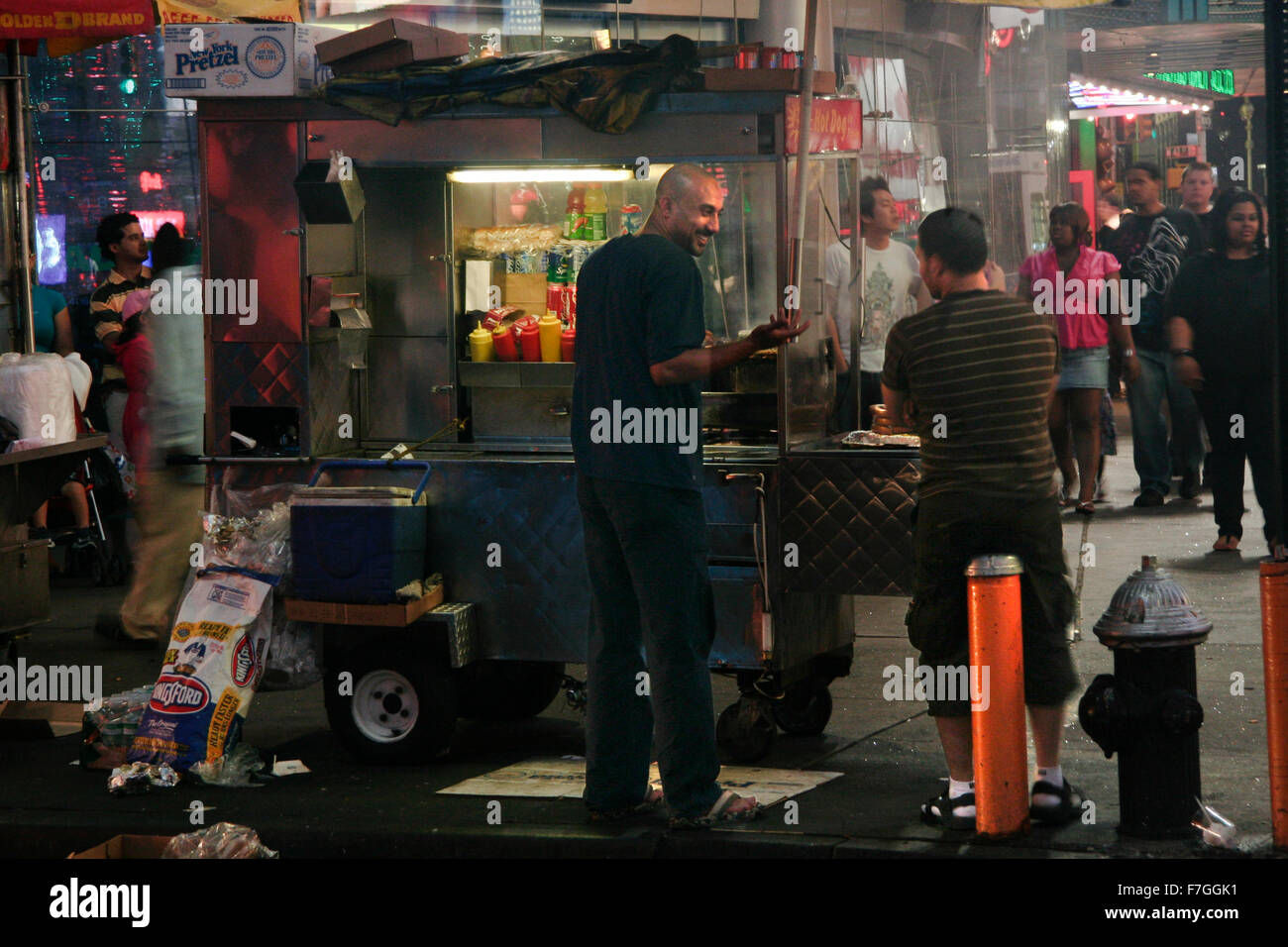 NEW YORK CITY - JUNE 22: Fast food hot dog stand vendor selling on at ...