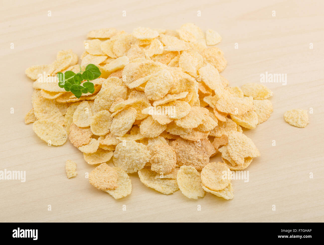 Cornflakes heap on the wood background Stock Photo - Alamy