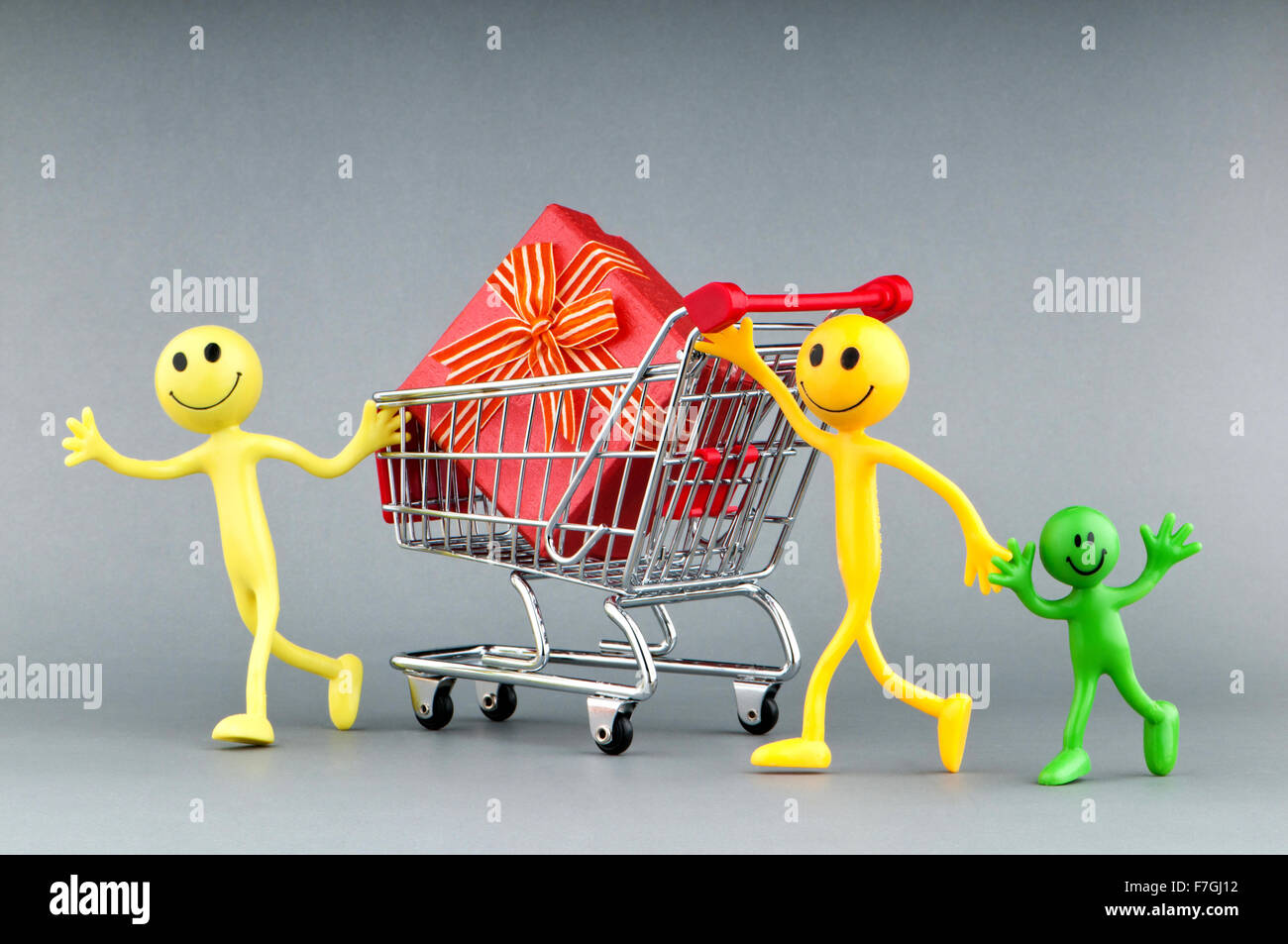Family shopping shop cut out hi-res stock photography and images - Alamy