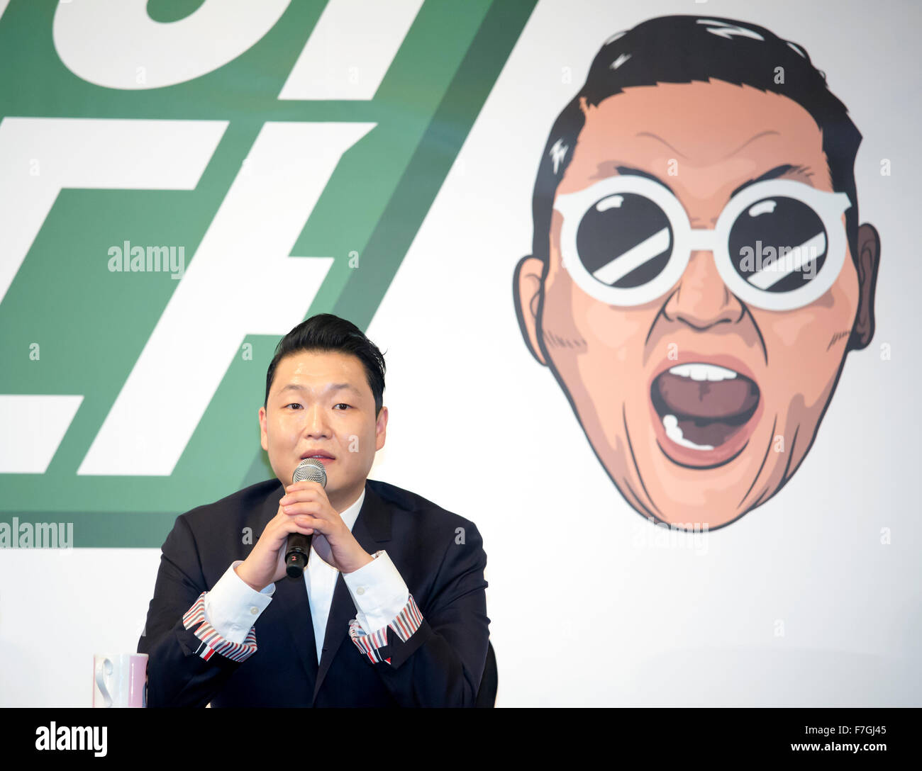 Psy da hi-res stock photography and images - Alamy