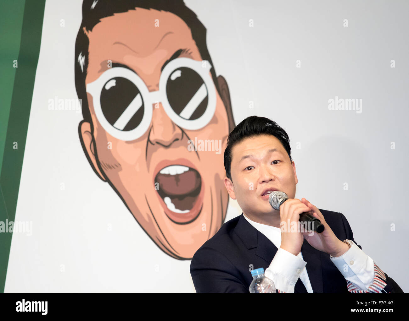 Psy hi-res stock photography and images - Alamy