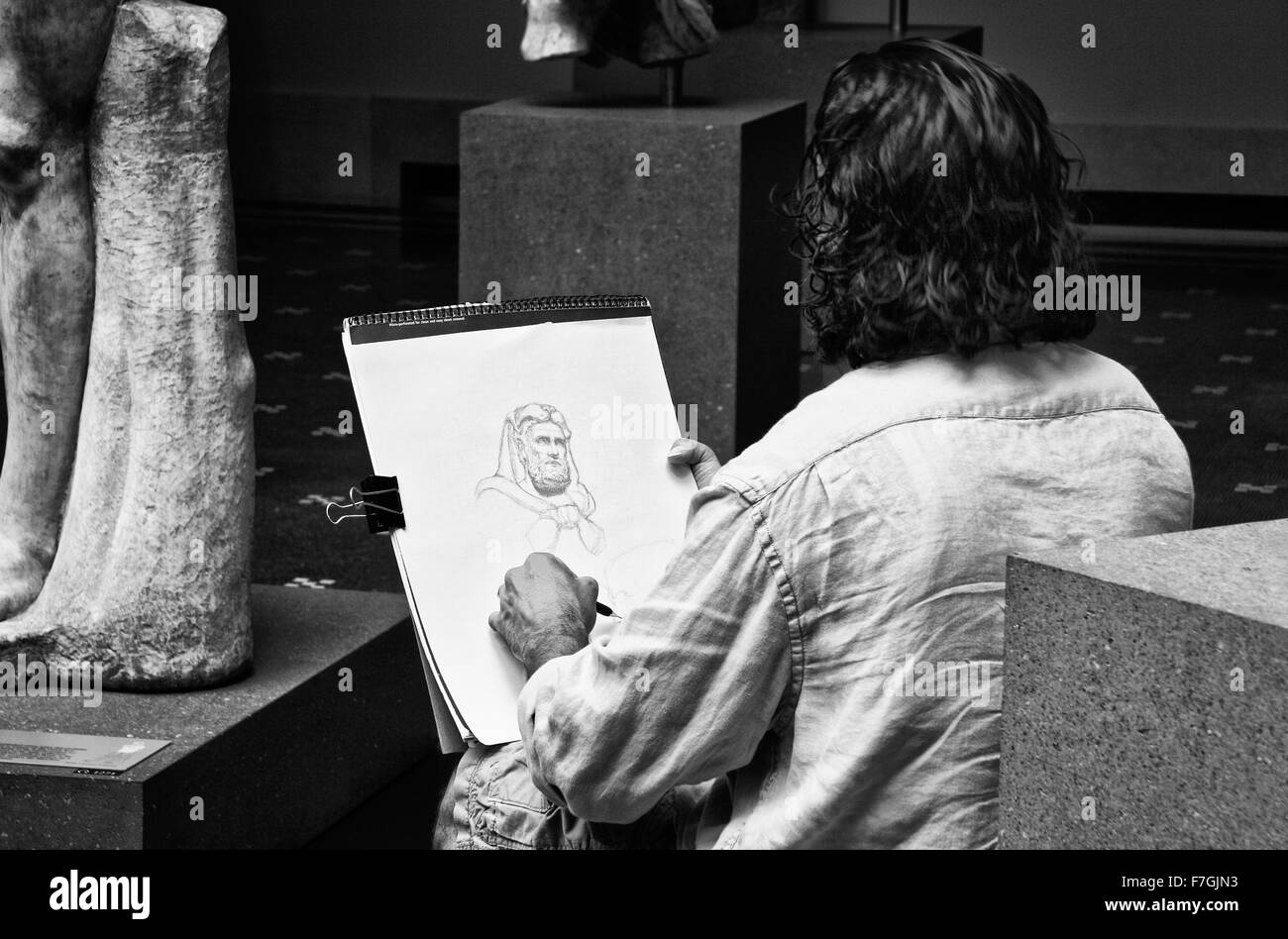 NEW YORK CITY - JUN 26: Artist drawing on Metropolitan Museum of Art ...