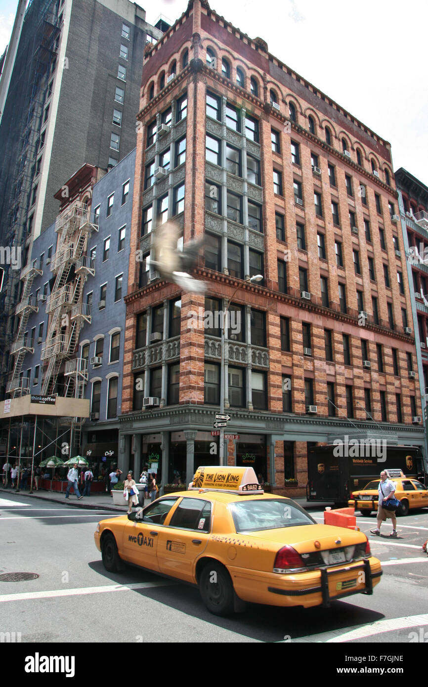 New york yellow cabs in motion hi-res stock photography and images - Alamy