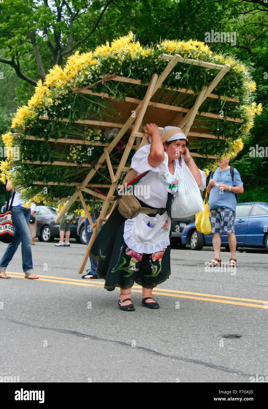 NEW YORK - JUN 22: Natives latin people participant in a dance parade ...