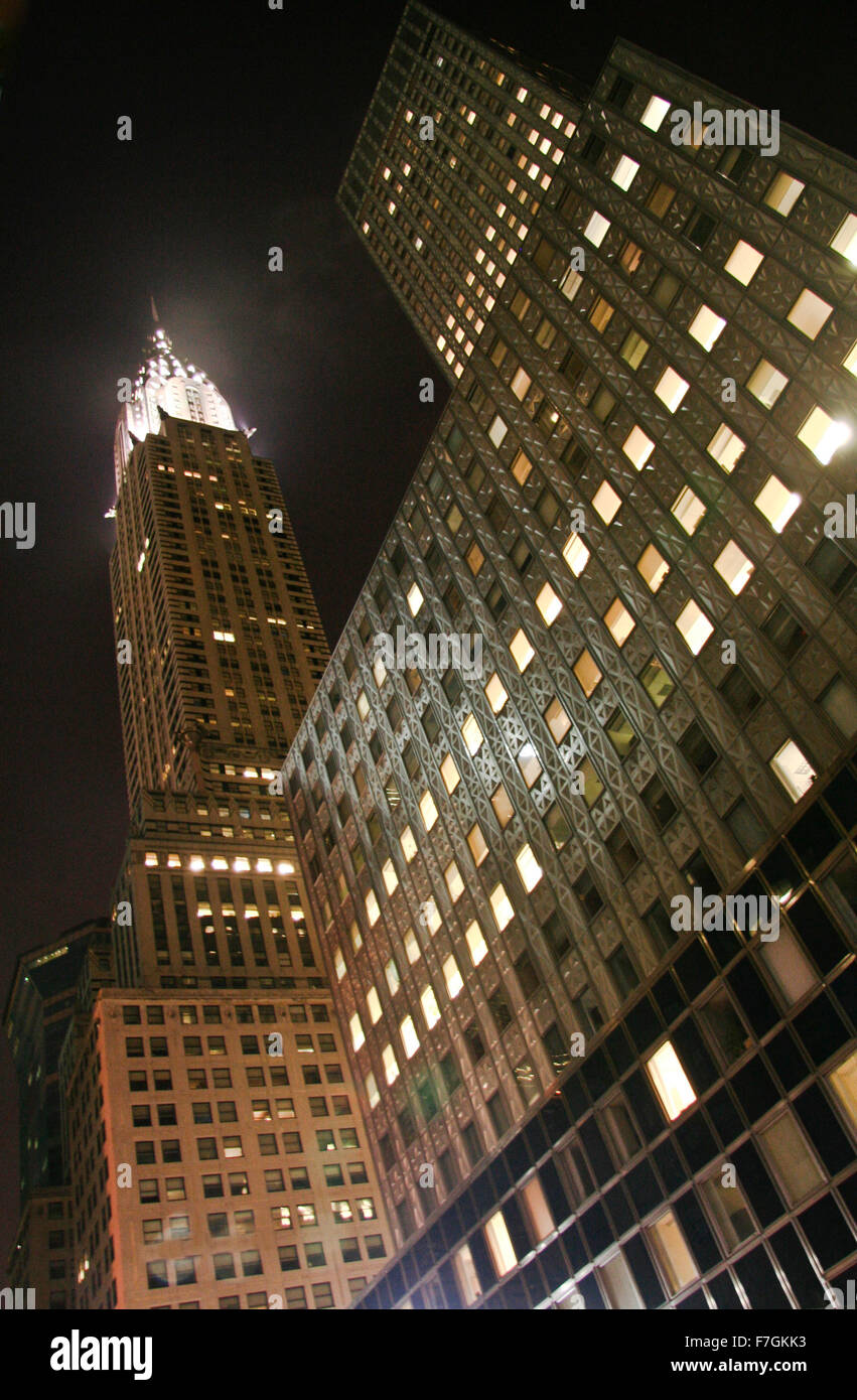 American apartment building night hi-res stock photography and images ...
