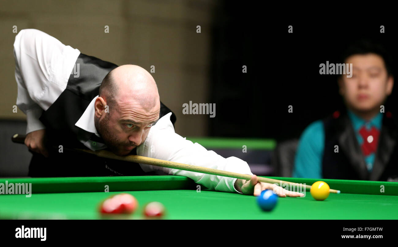 York. 30th Nov, 2015. Jamie Burnett of Scotland competes against Li ...