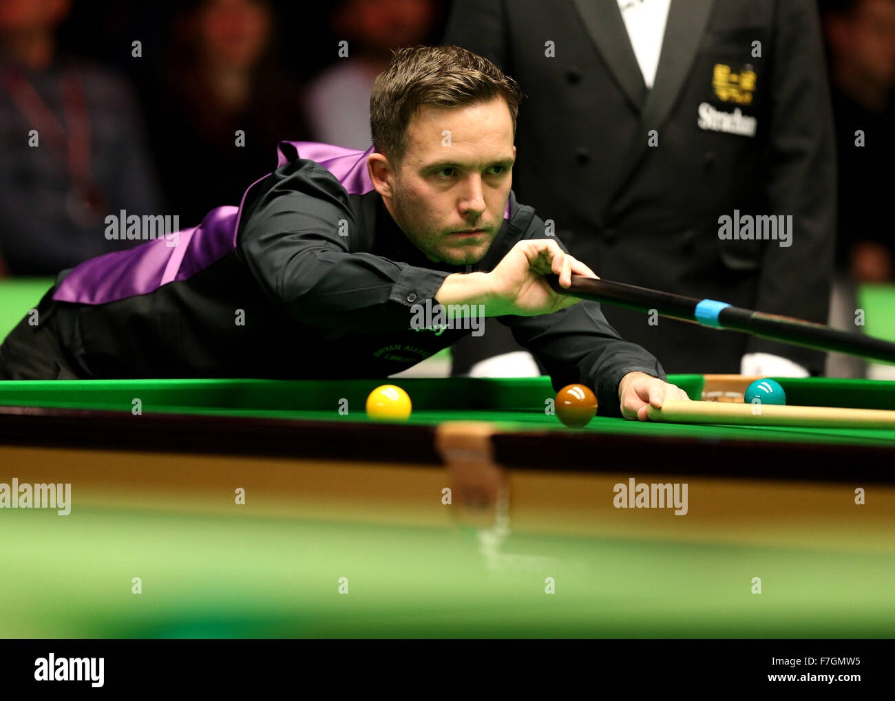 York. 30th Nov, 2015. Jamie Jones of Wales competes against Mark Selby ...