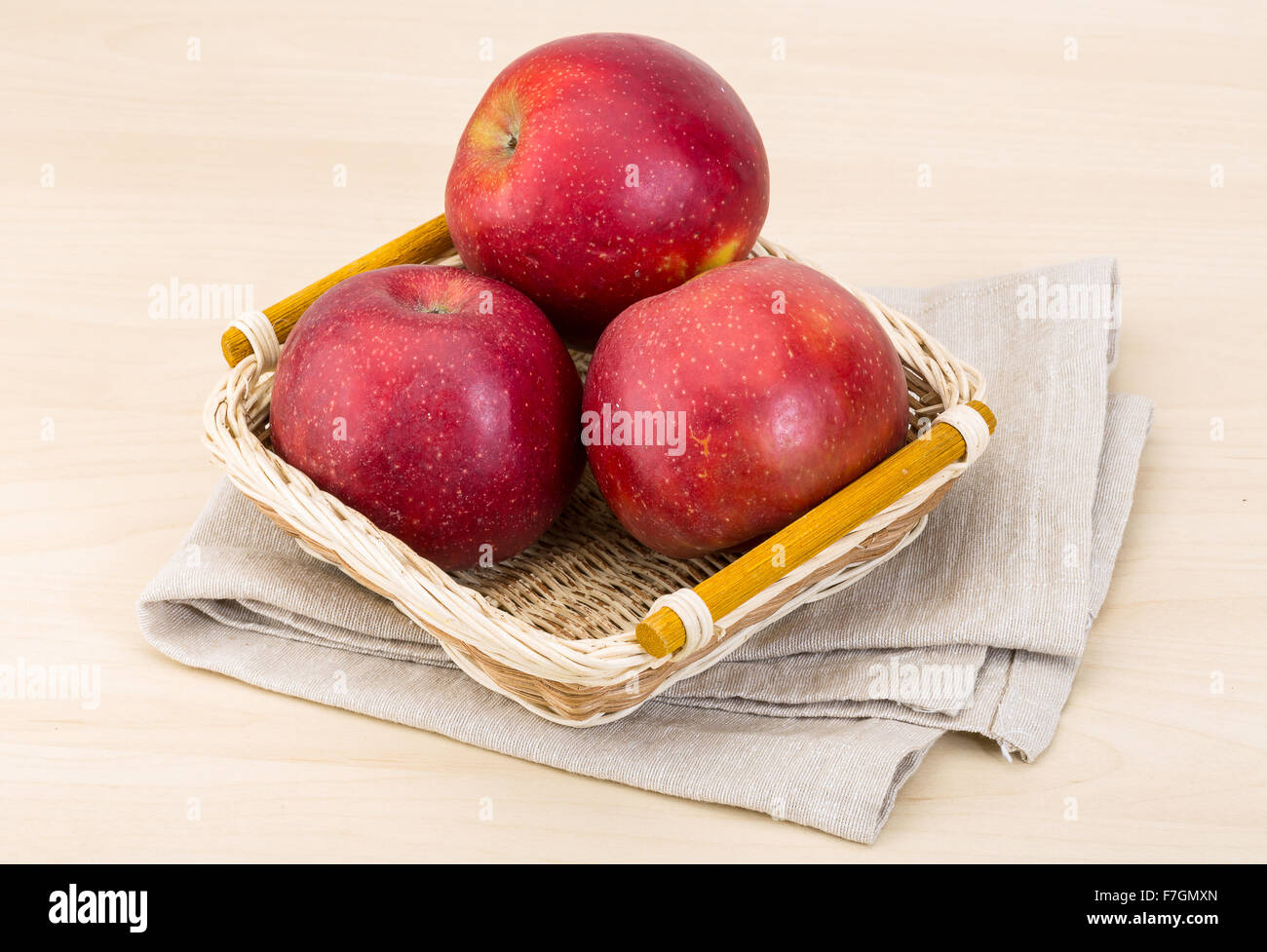 Bright fresh Red apples on the wood background Stock Photo - Alamy