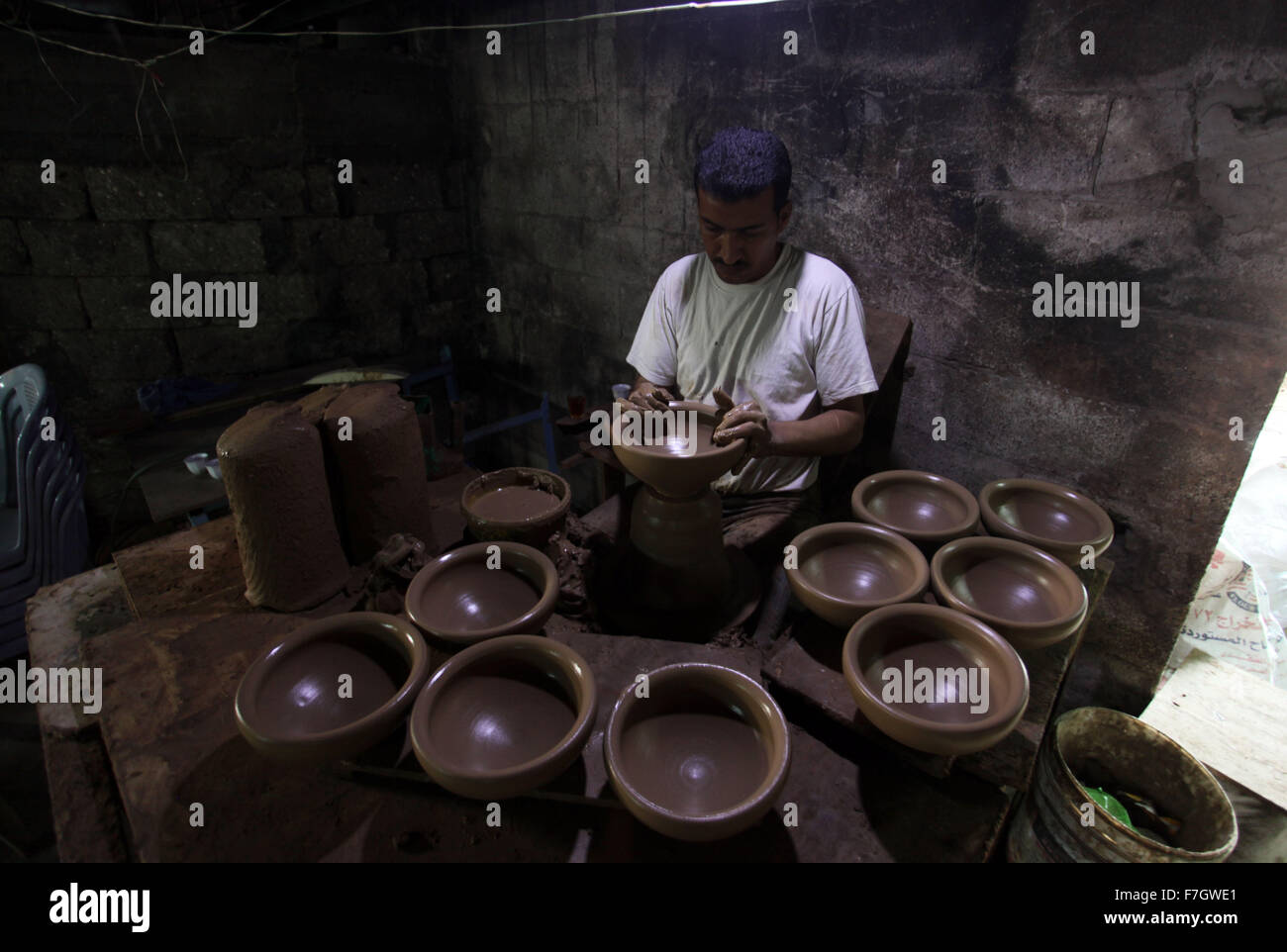 Gaza, Palestine. 30th Nov, 2015. A Palestinian potter works in a ...