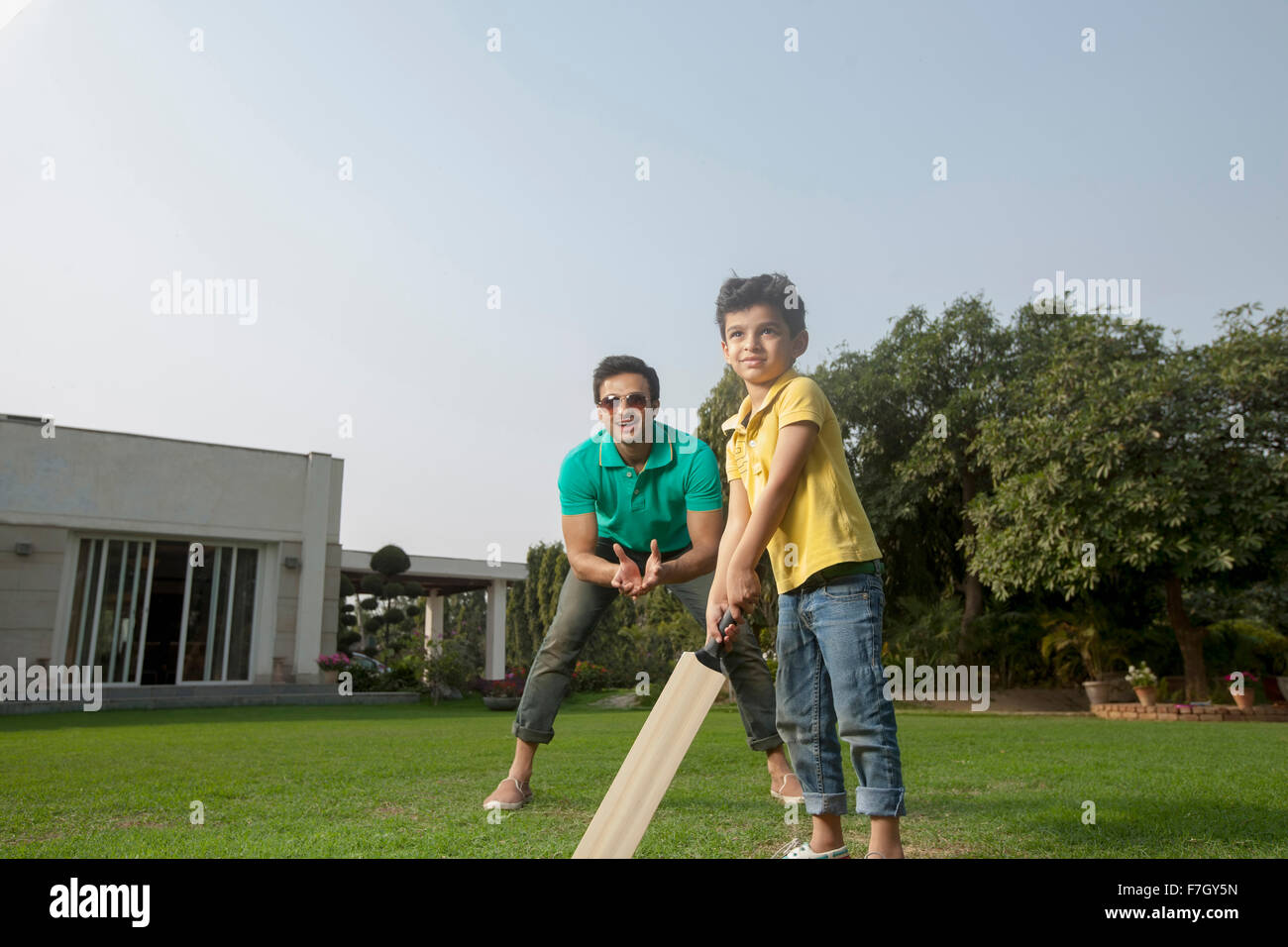 Boy playing cricket father hi-res stock photography and images - Alamy