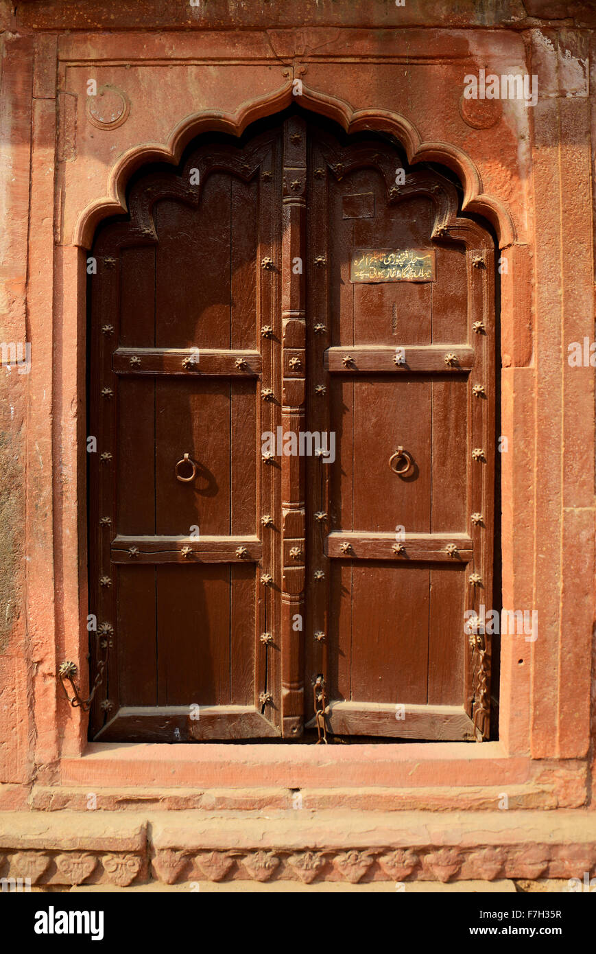 Closed tomb entrance hi-res stock photography and images - Alamy