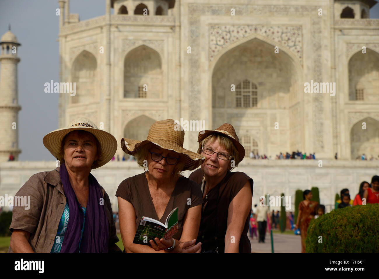 Foreign tourist in taj mahal hi-res stock photography and images - Alamy
