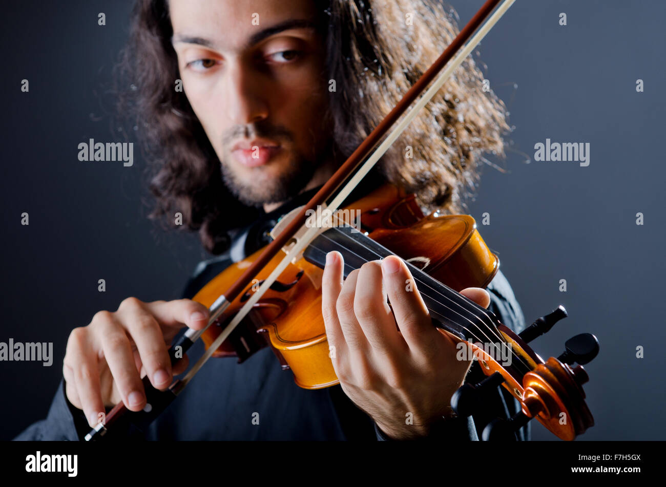 Violin player playing the intstrument Stock Photo - Alamy
