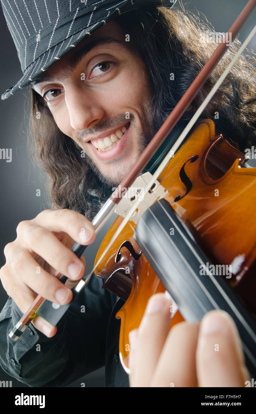 Fiddler playing the violin Stock Photo - Alamy