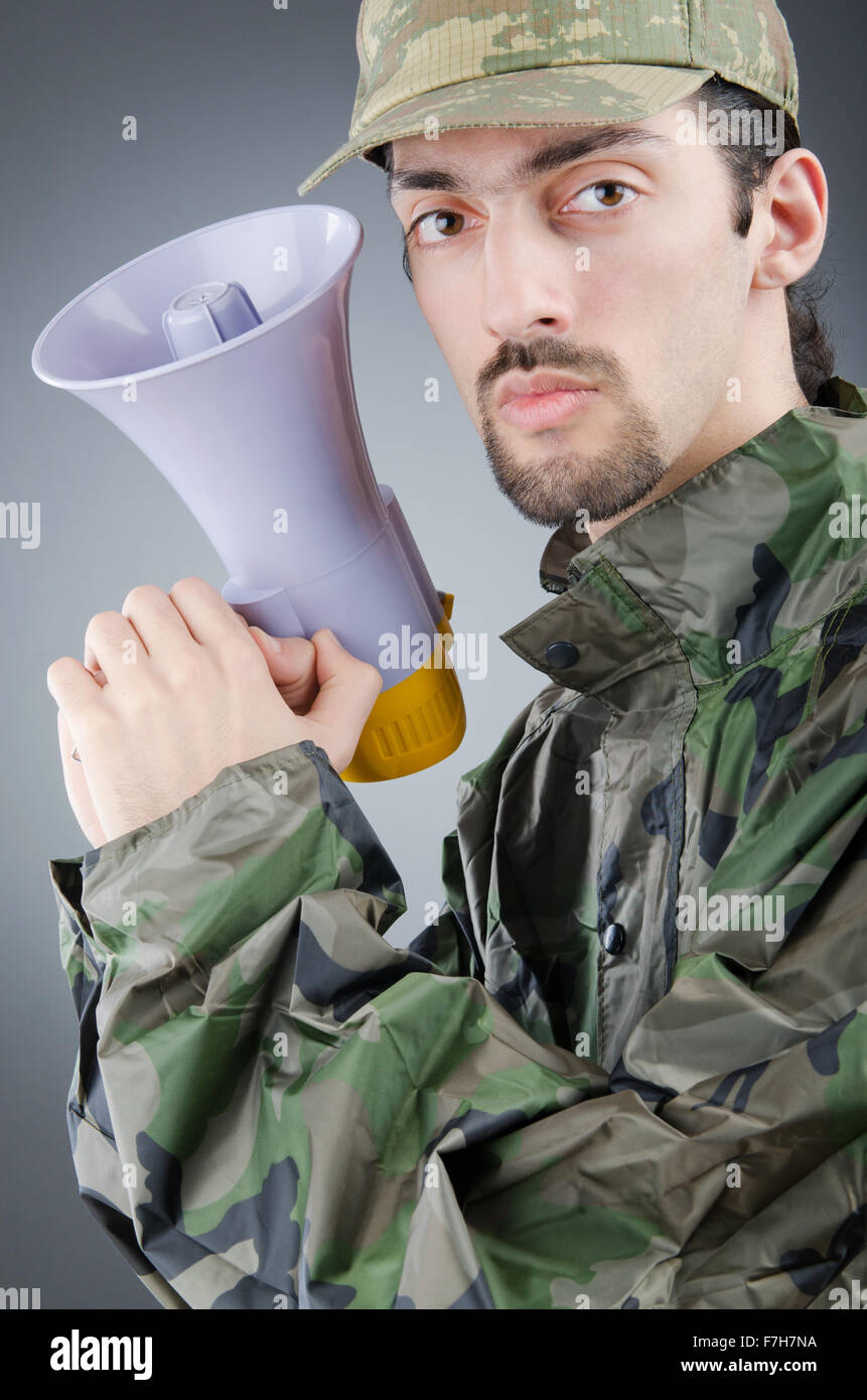 Army officer shouting hi-res stock photography and images - Alamy