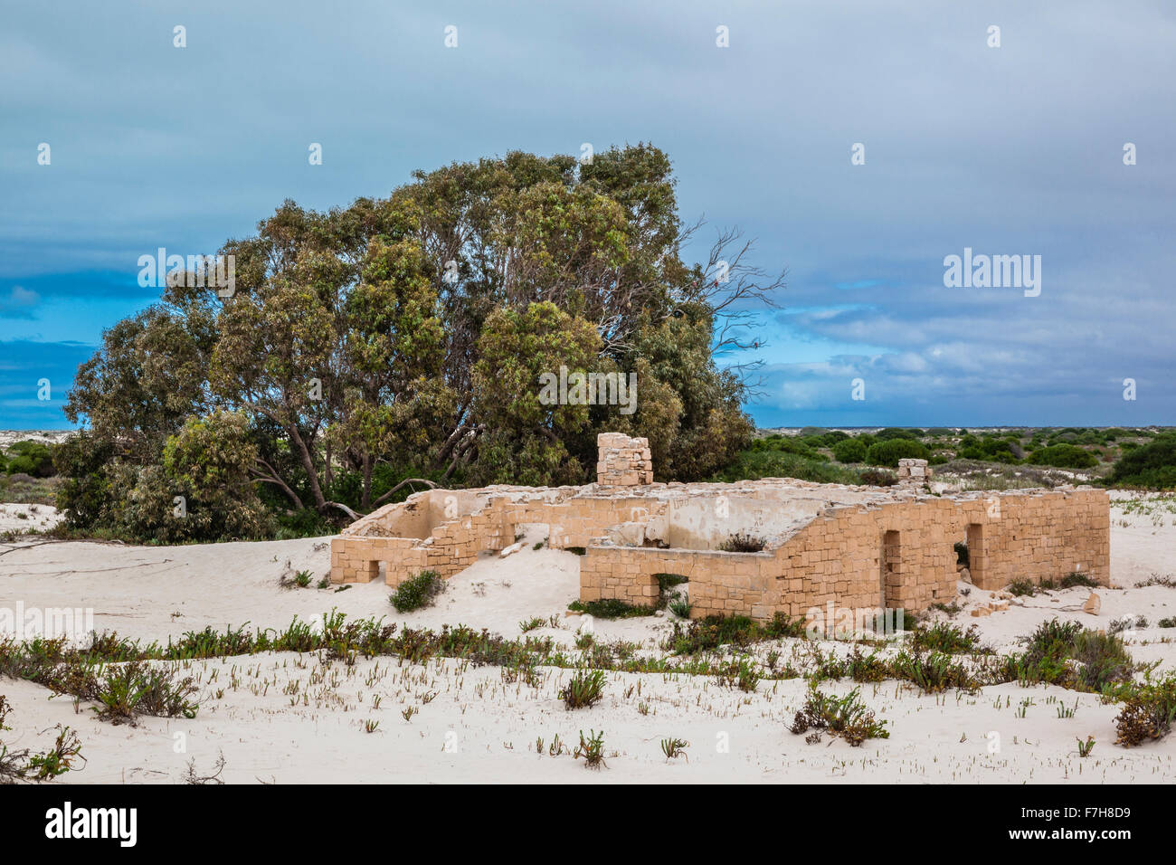Australia, Western Australia, Goldfields-Esperance region, Eucla, ruins ...