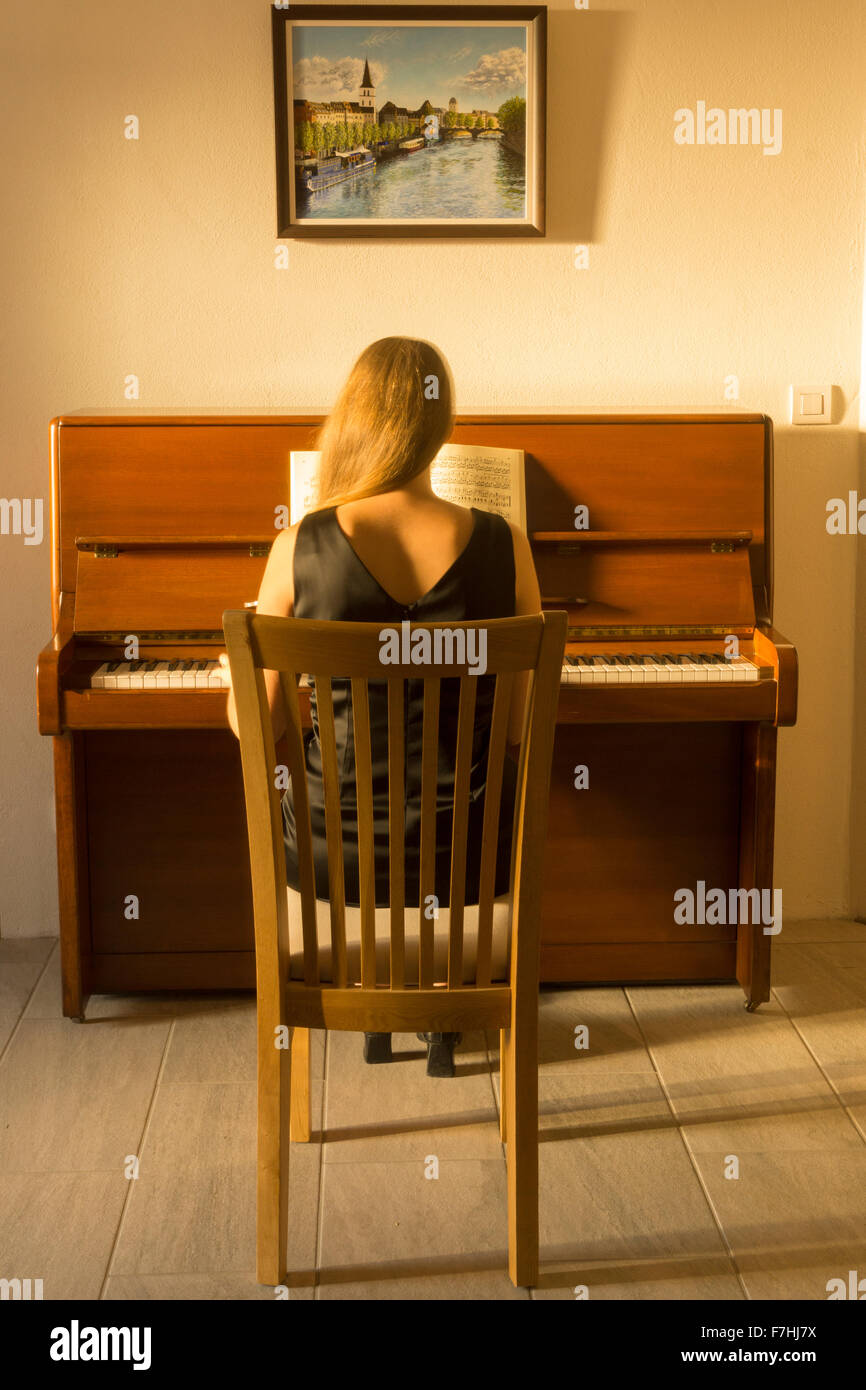 Playing in the sunset hi-res stock photography and images - Alamy