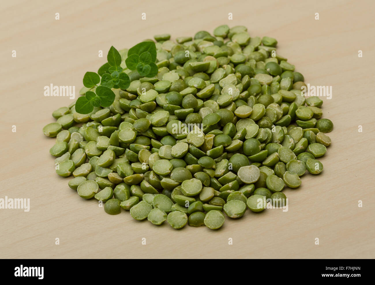 Dry green peas heap on the wood background Stock Photo - Alamy