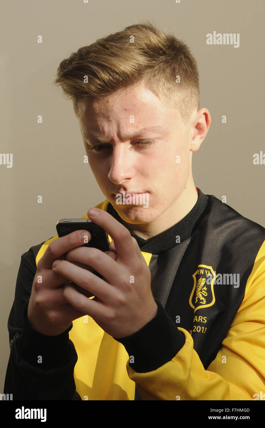 Reading iphone hi-res stock photography and images - Alamy