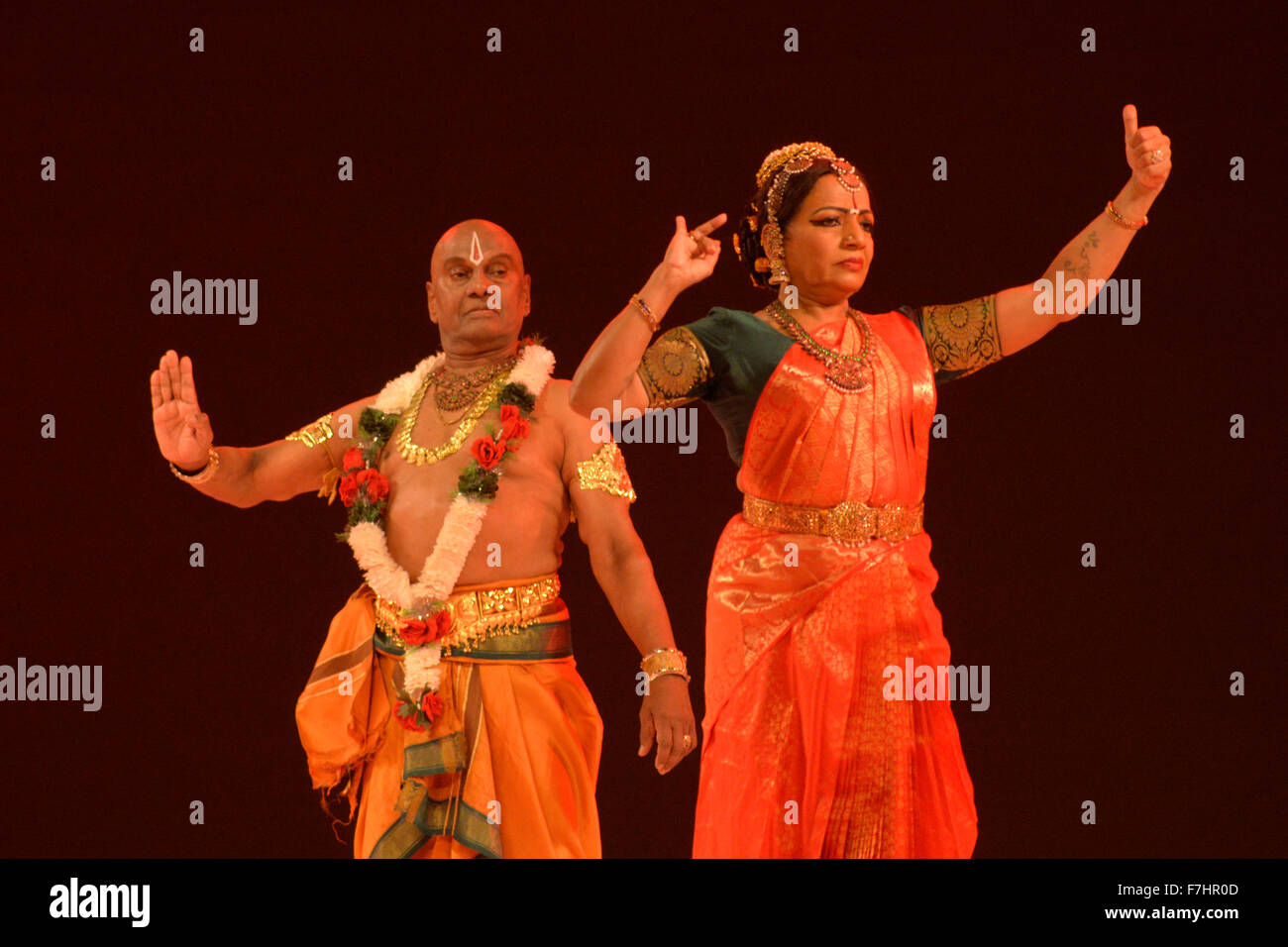 Dhaka, Bangladesh. 1st December, 2015. Indian artists Guru Raja and his ...