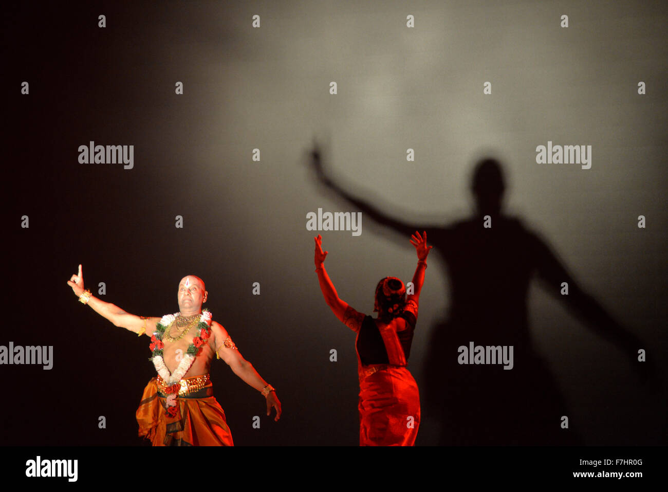 Dhaka, Bangladesh. 1st December, 2015. Indian artists Guru Raja and his ...